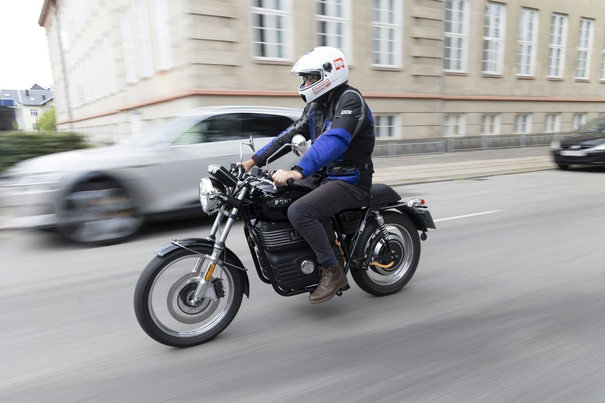 Elmotorcykel: Svensk retro-bike har charme, men virker ufærdig ...
