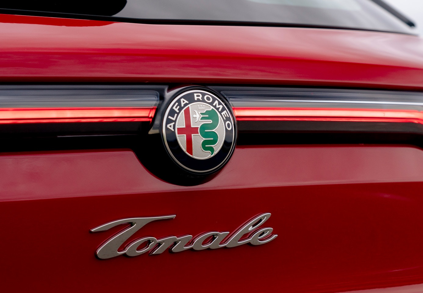 Forklaring: Det betyder Alfa Romeos logo | bilmagasinet.dk