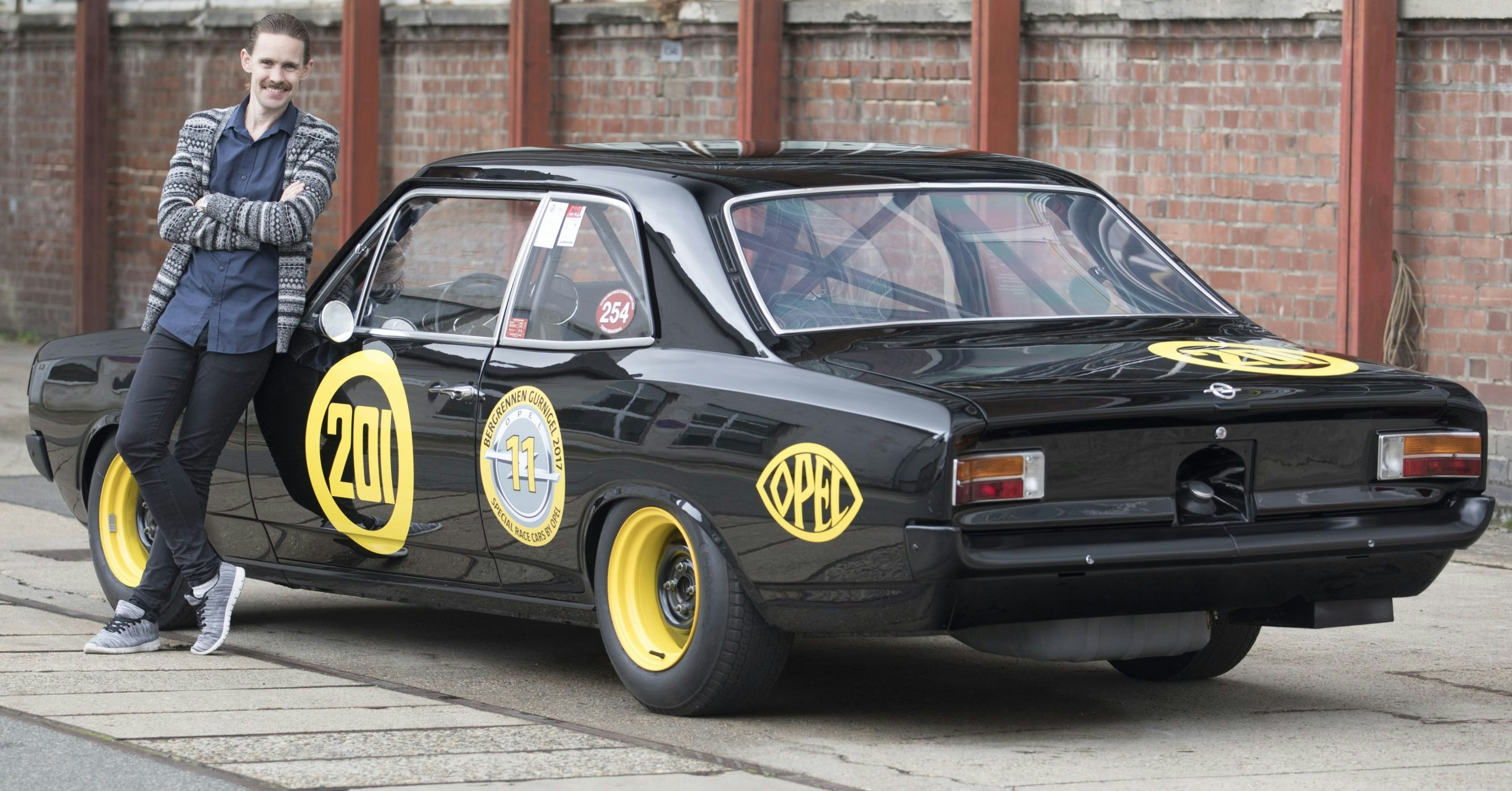 "Den sorte enke" er Opel's giftige familieracerbil | bilmagasinet.dk