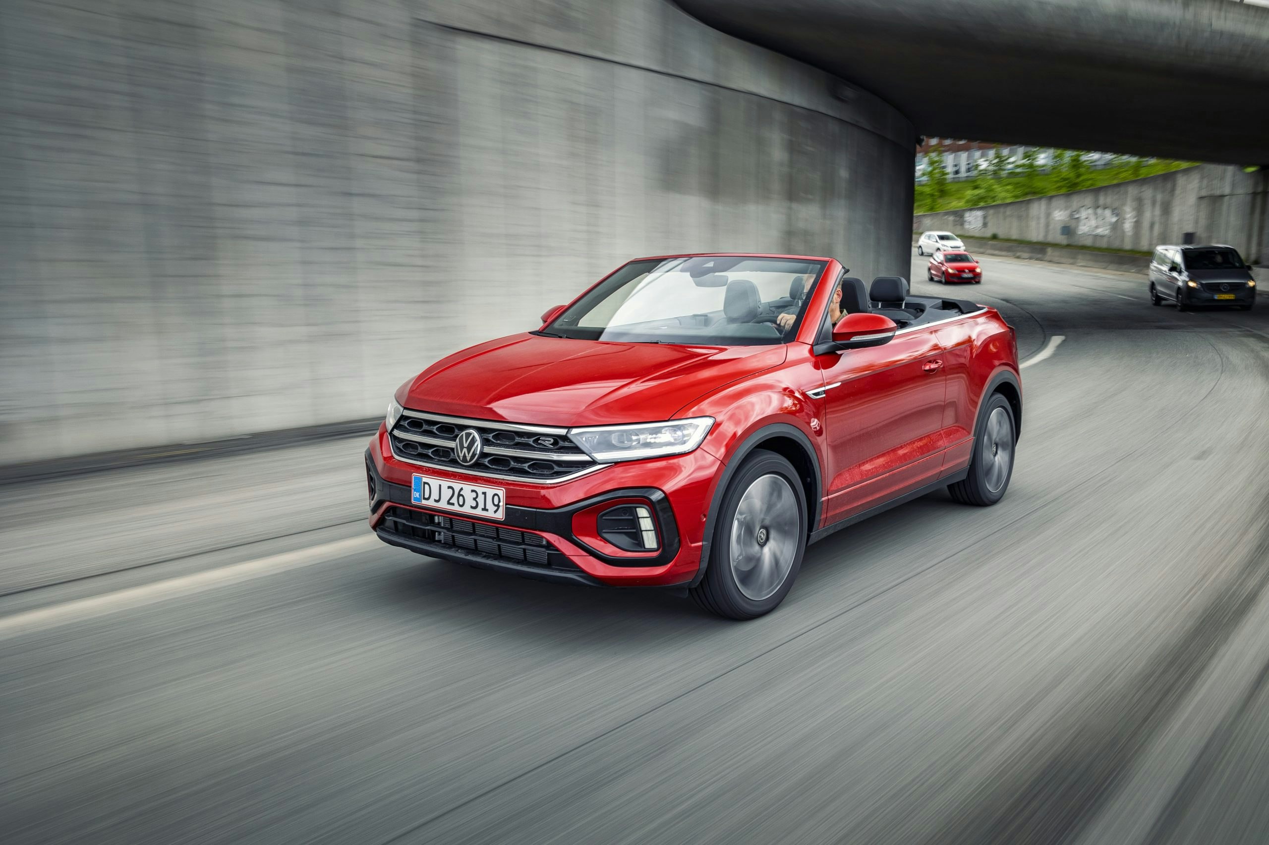 Test af VW T-Roc | Lille SUV fungerer som cabriolet | bilmagasinet.dk