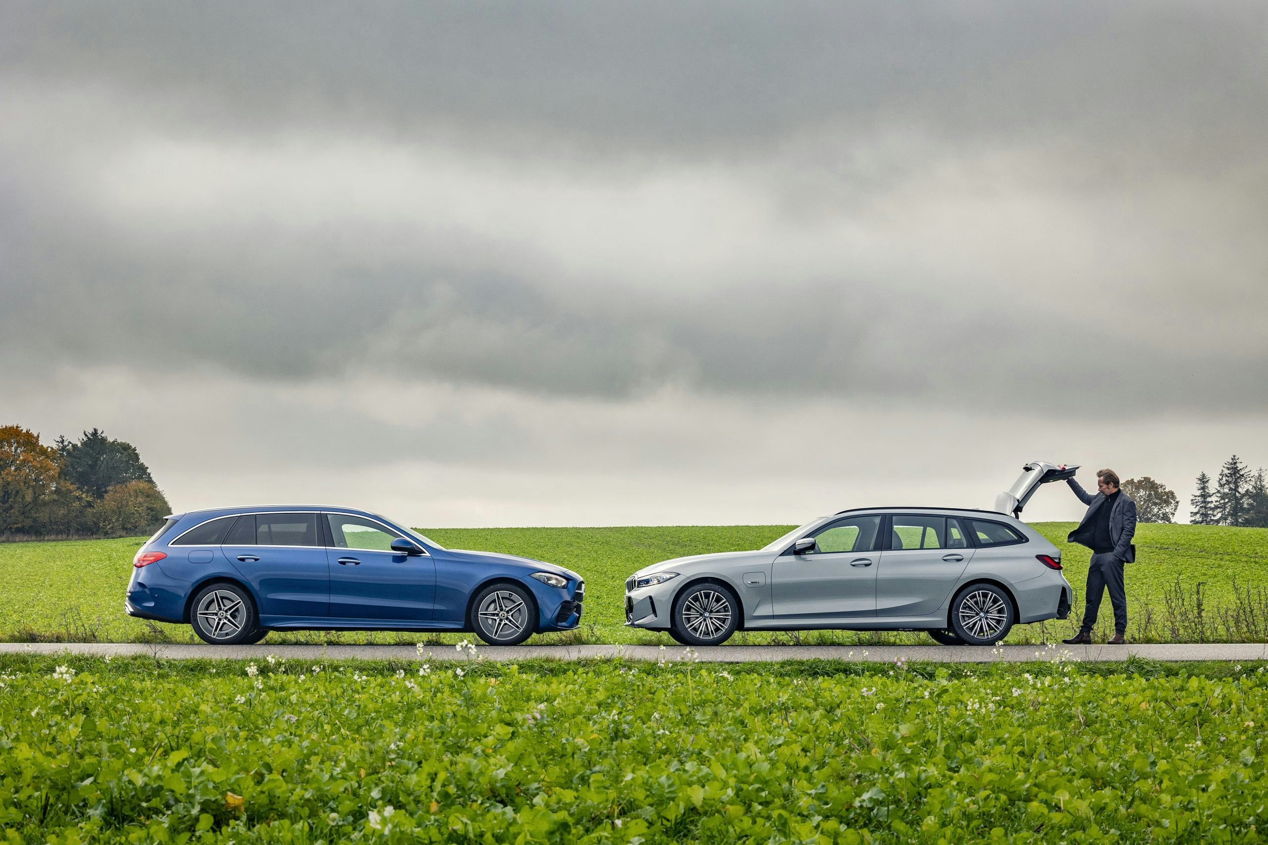 Test af BMW 330e og Mercedes C300e | bilmagasinet.dk