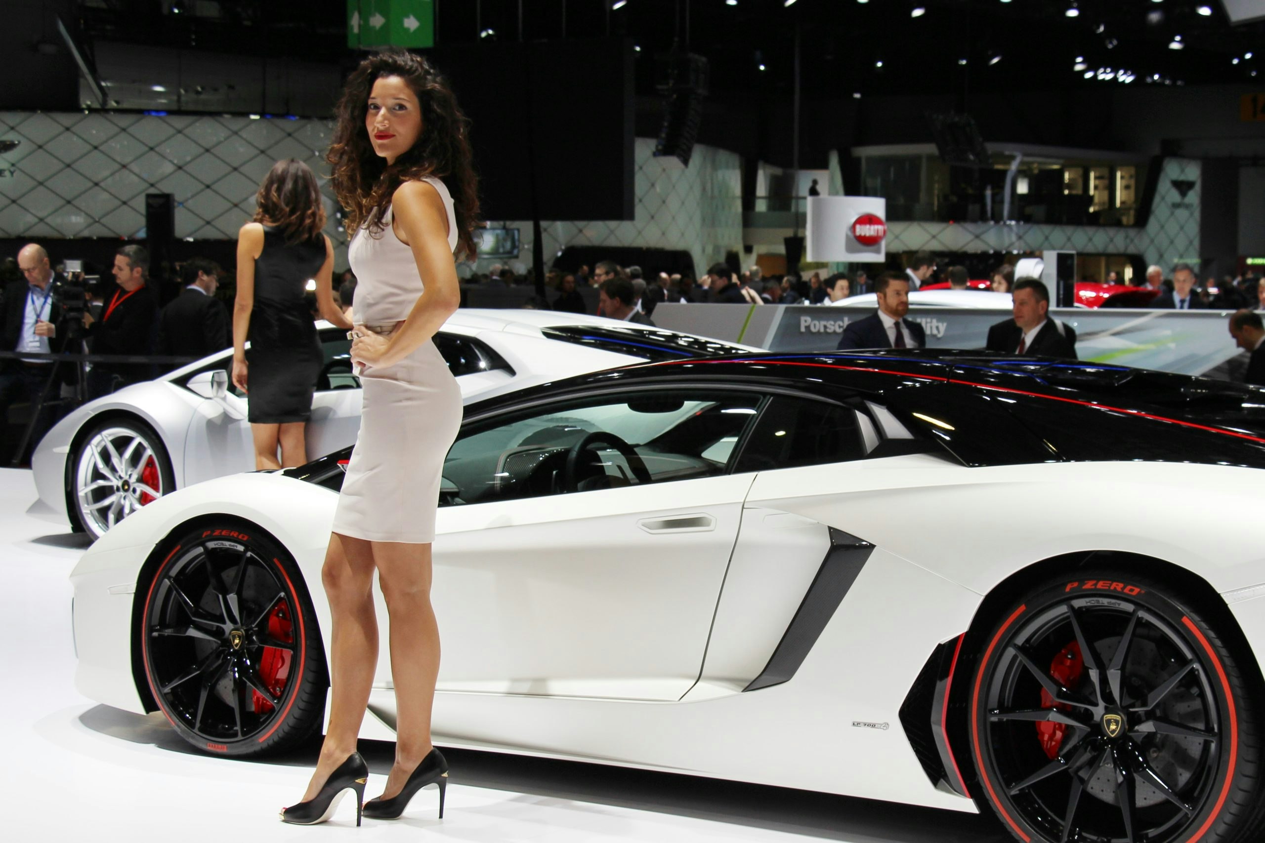 Biler & babes fra Genève | bilmagasinet.dk