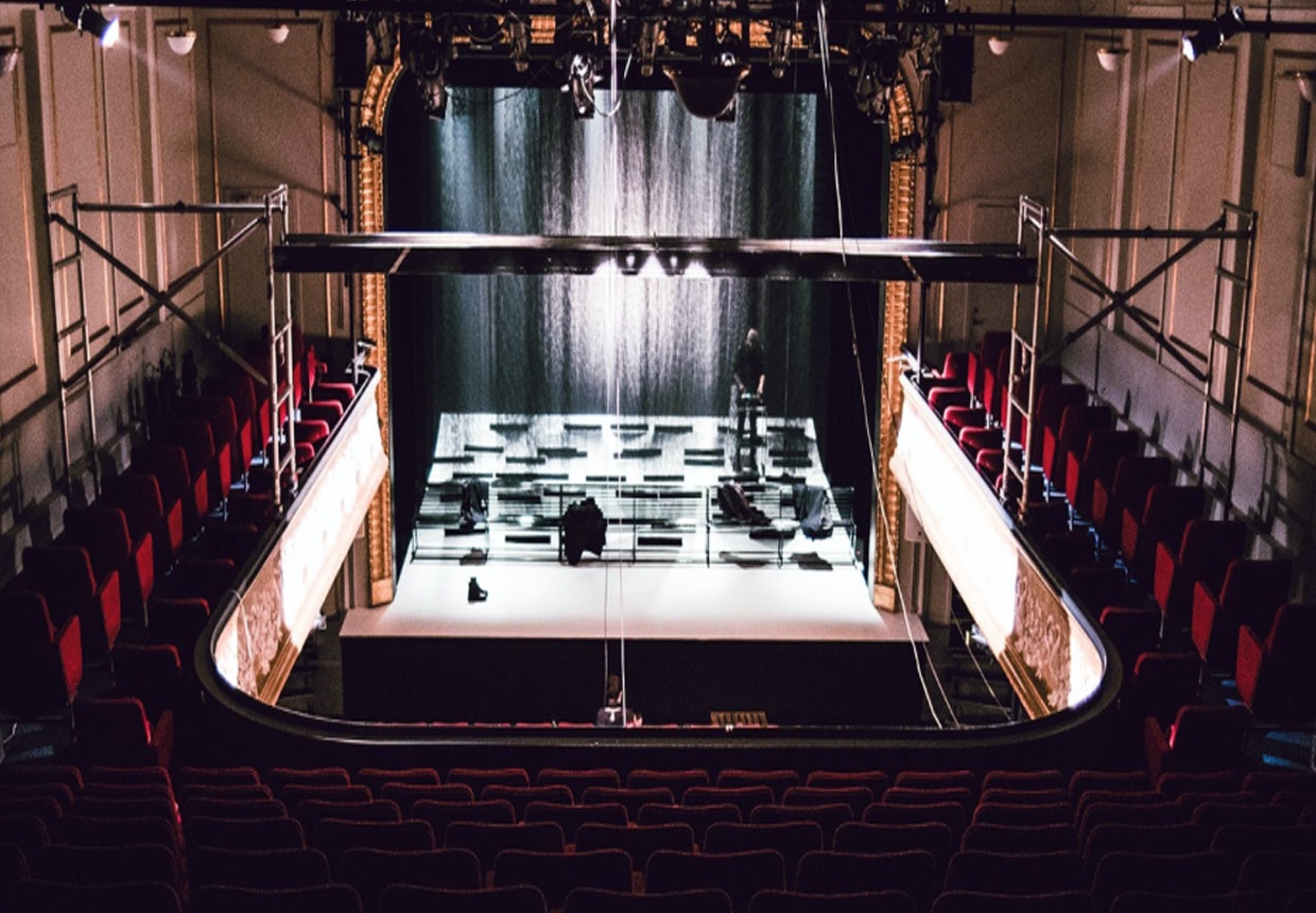 Én på teateropleveren | bobedre.dk