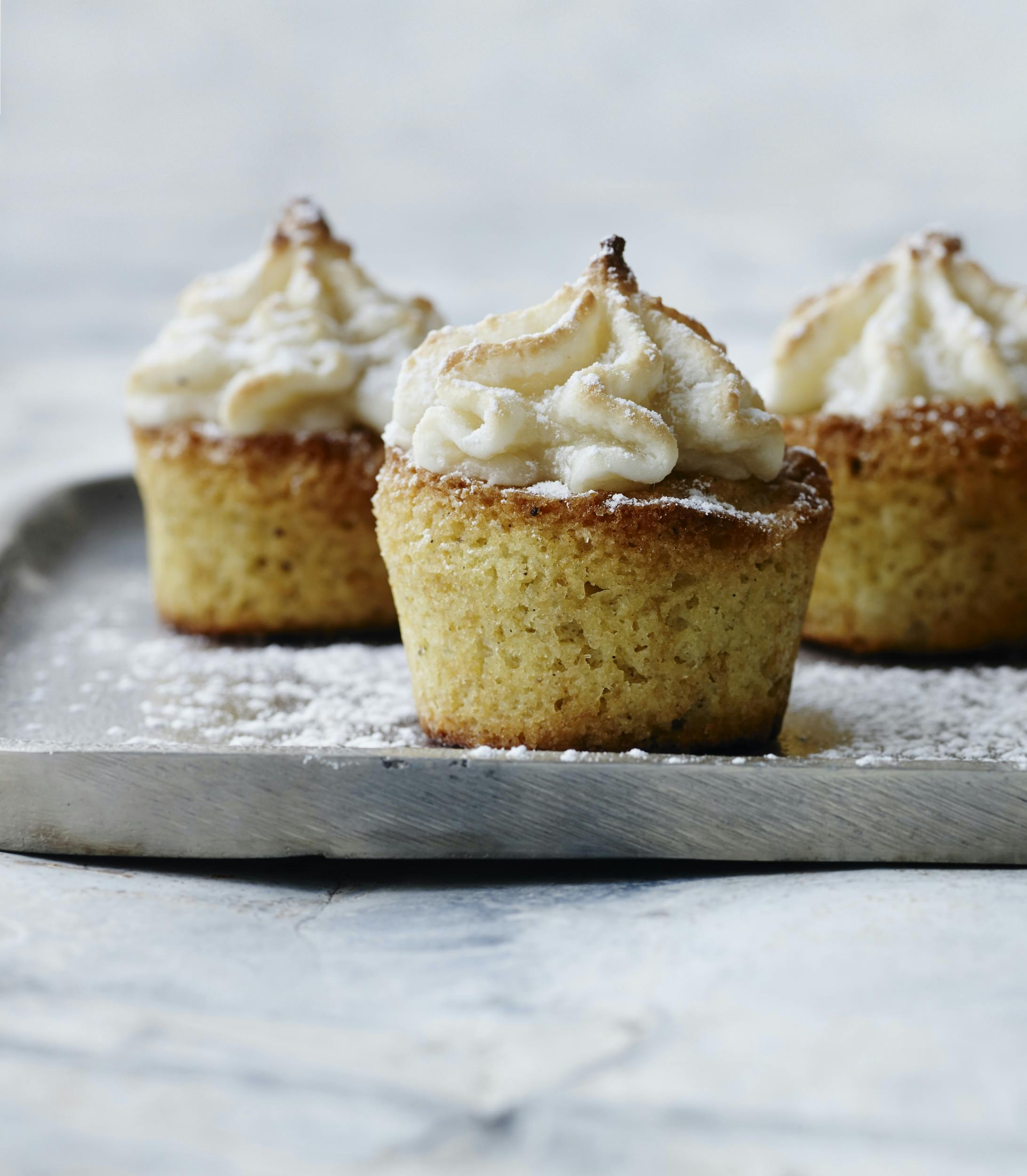 Kager med marcipan og kransekagetopping | bobedre.dk