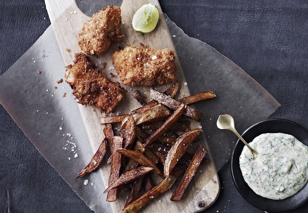 Crispy torsk & chips med urtemayonnaise | bobedre.dk