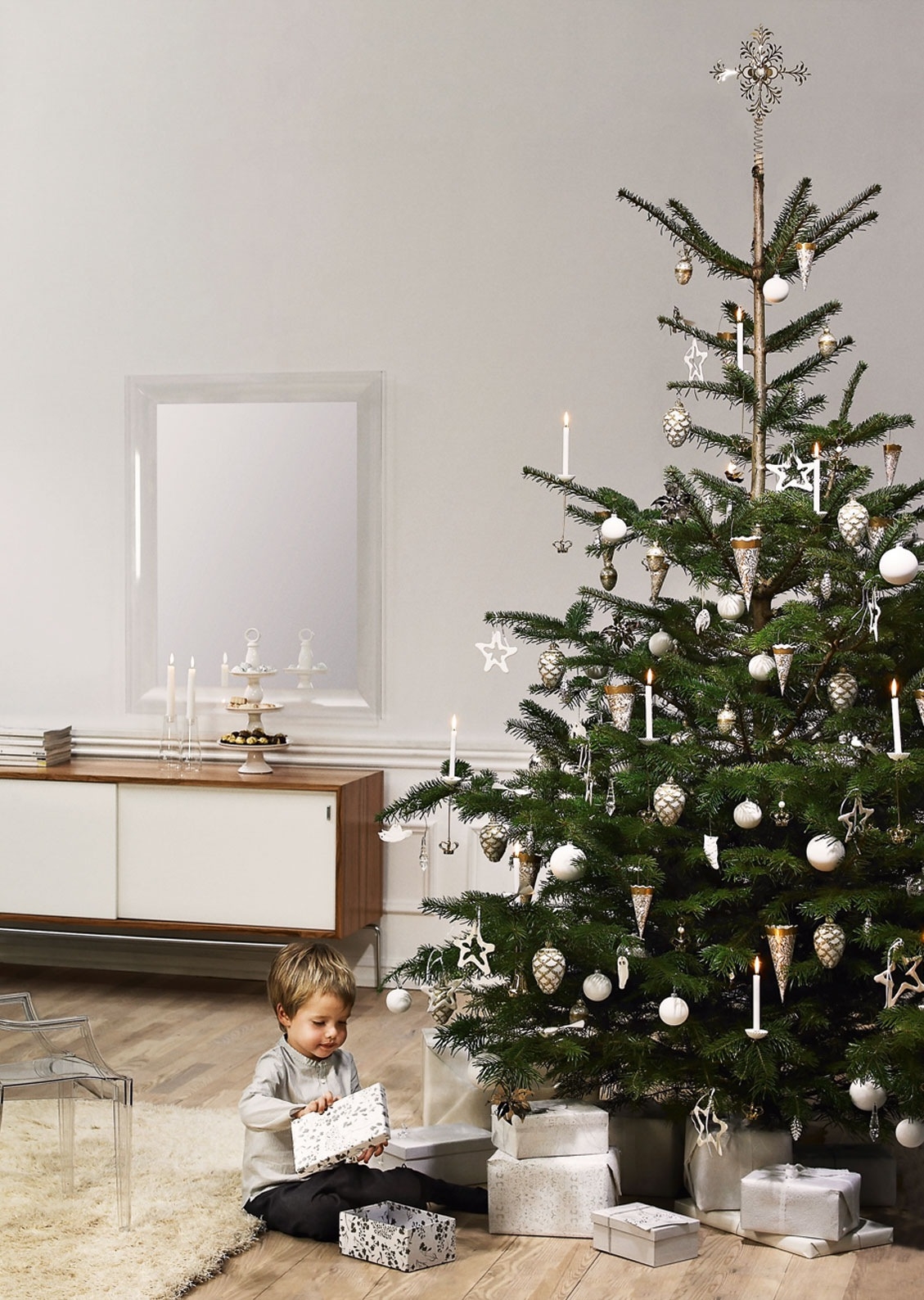 Juletræet med sin pynt | bobedre.dk