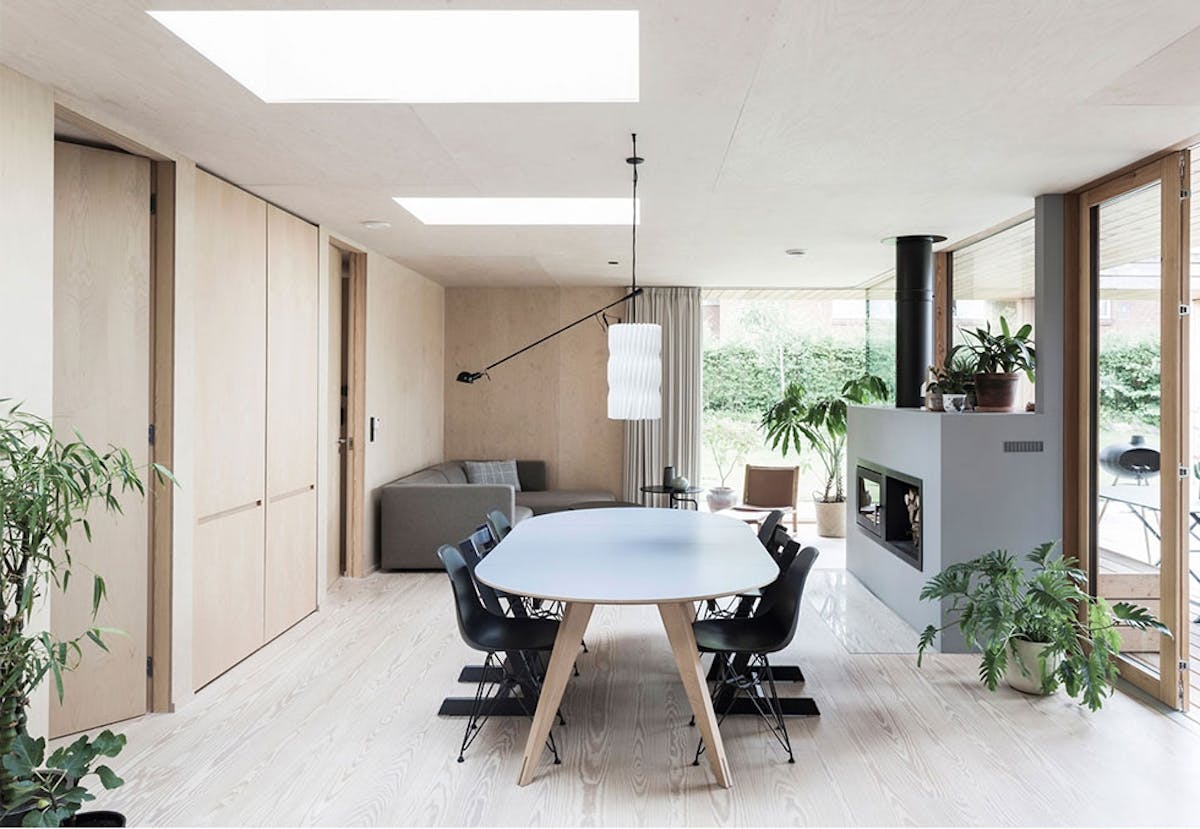 Vakkert atriumshus bygd i tre | Bo-bedre.no