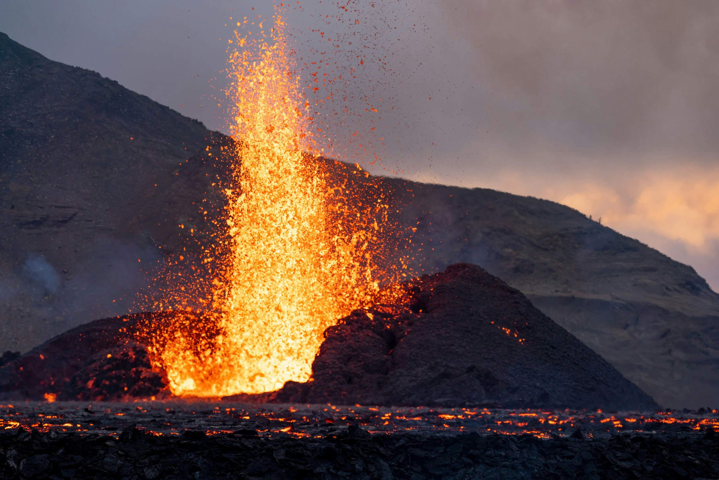 Se billederne: Landskabsfotografens skud fra islandsk vulkan ...