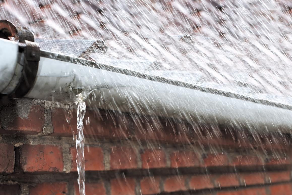 Tagrender: Gør tagrenden klar til regn og sne | Gør Det Selv