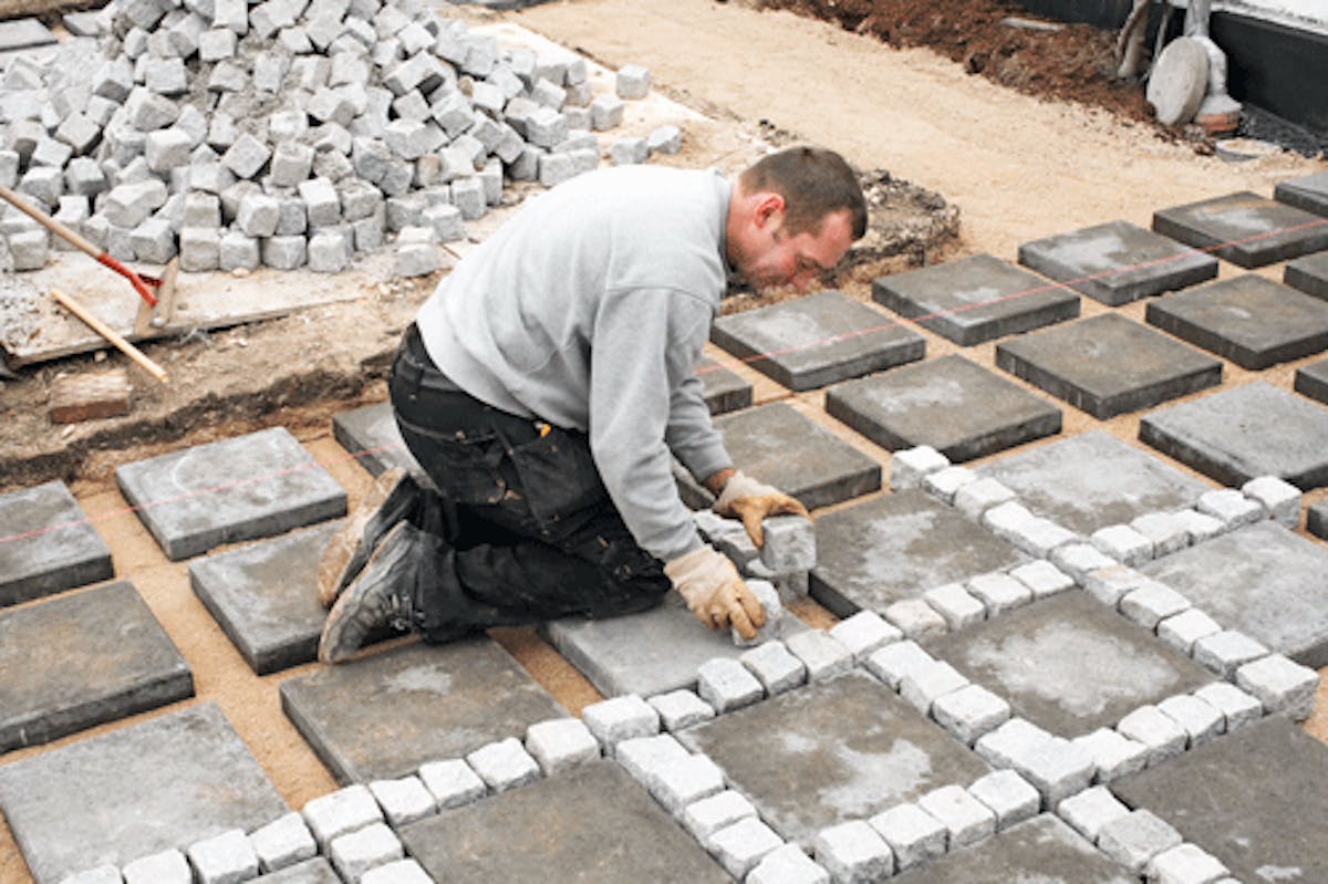 Sten og fliser i haven | Gør Det Selv