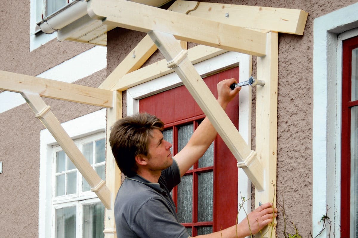 Tak over dør: Slik setter du det fast! | Gjør Det selv