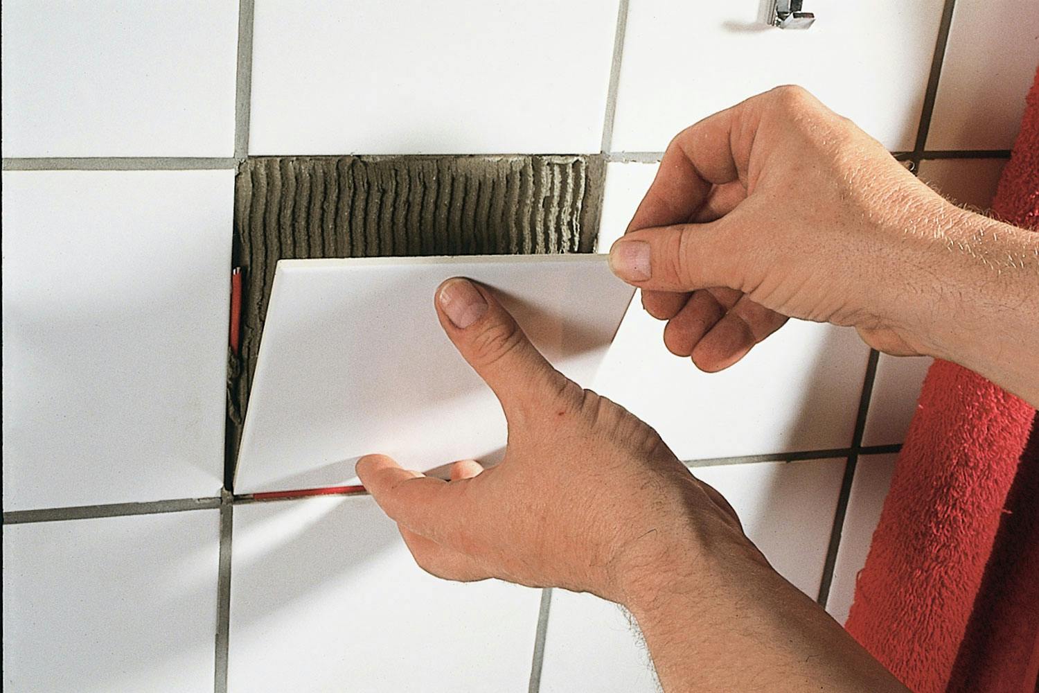 Hvordan bytter jeg ut løse fliser? | Gjør Det Selv