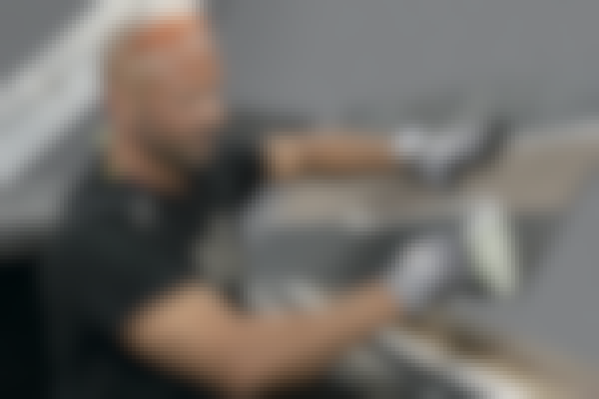 TAKTEKKER-TEKNIKK: Legg pappshingel | Gjør Det selv