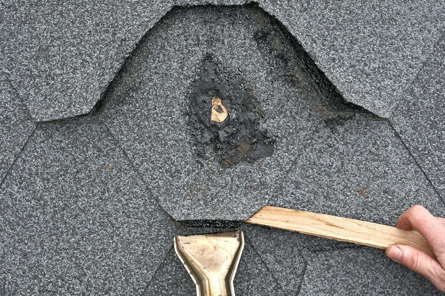 Så lagar du shingeltaket | Gör Det Själv