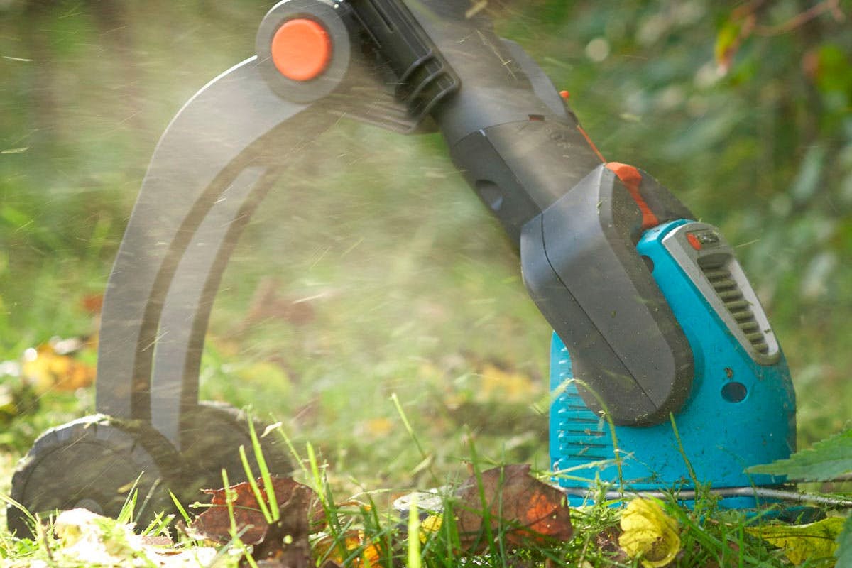 Gresstrimmer – velg den beste gresstrimmeren til DIN hage! | Gjør Det Selv