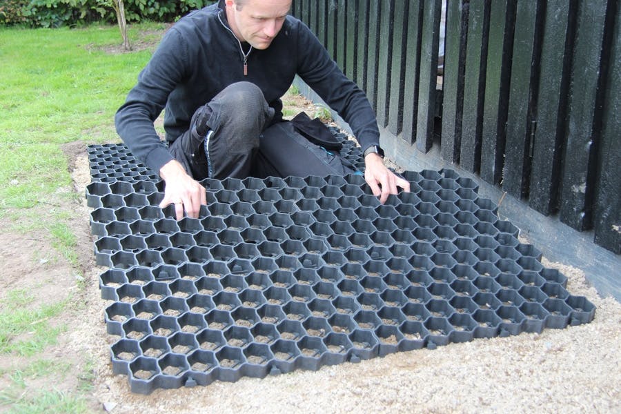 Slik får du en sterk plen med gressarmering! | Gjør Det Selv