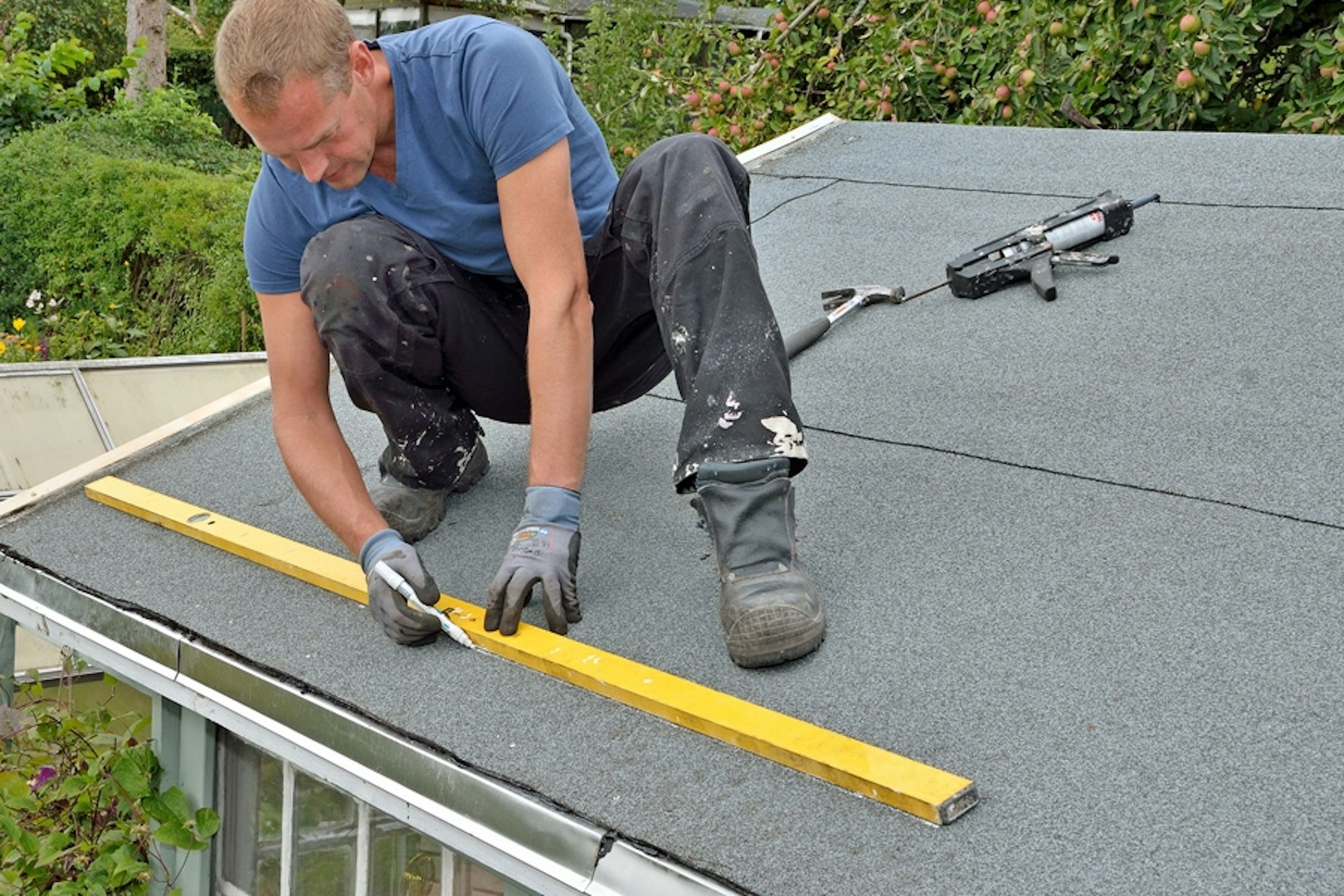 Tagpap shingles: Sådan lægger du tagpap shingles | Gør Det Selv