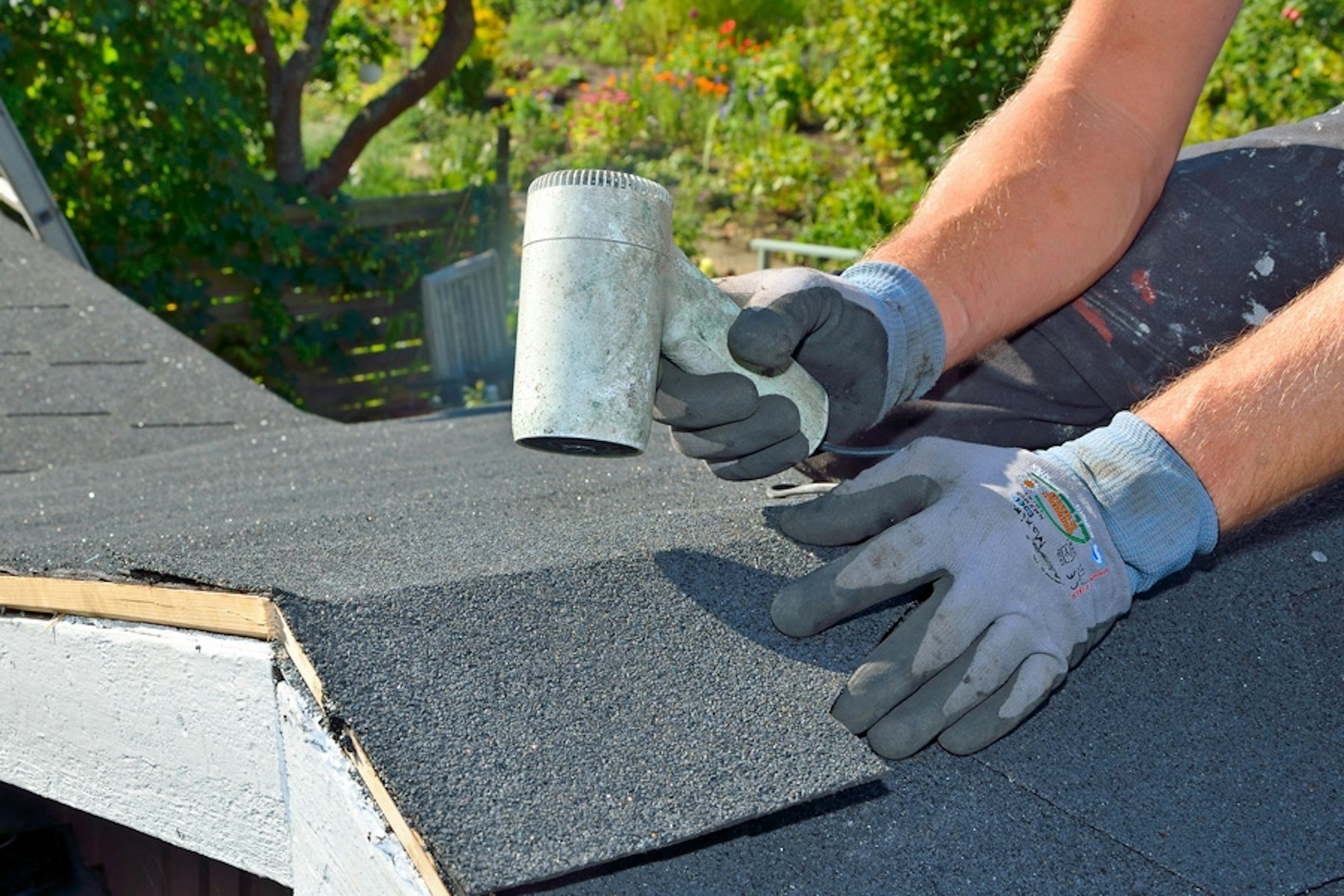 Tagpap shingles: Sådan lægger du tagpap shingles | Gör Det Själv