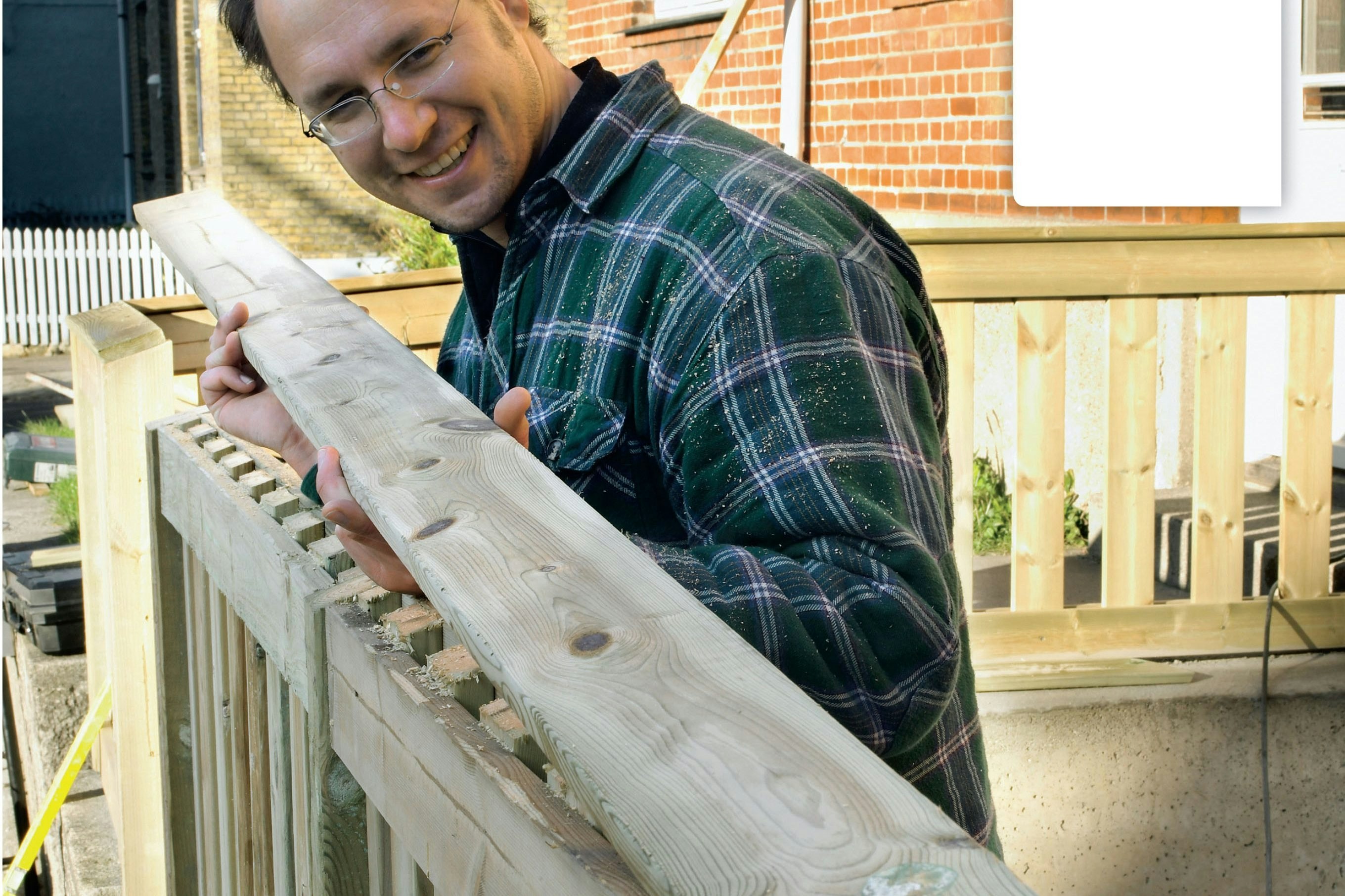 Limma fast staketet på betongmuren - del 2:3 | gds.se