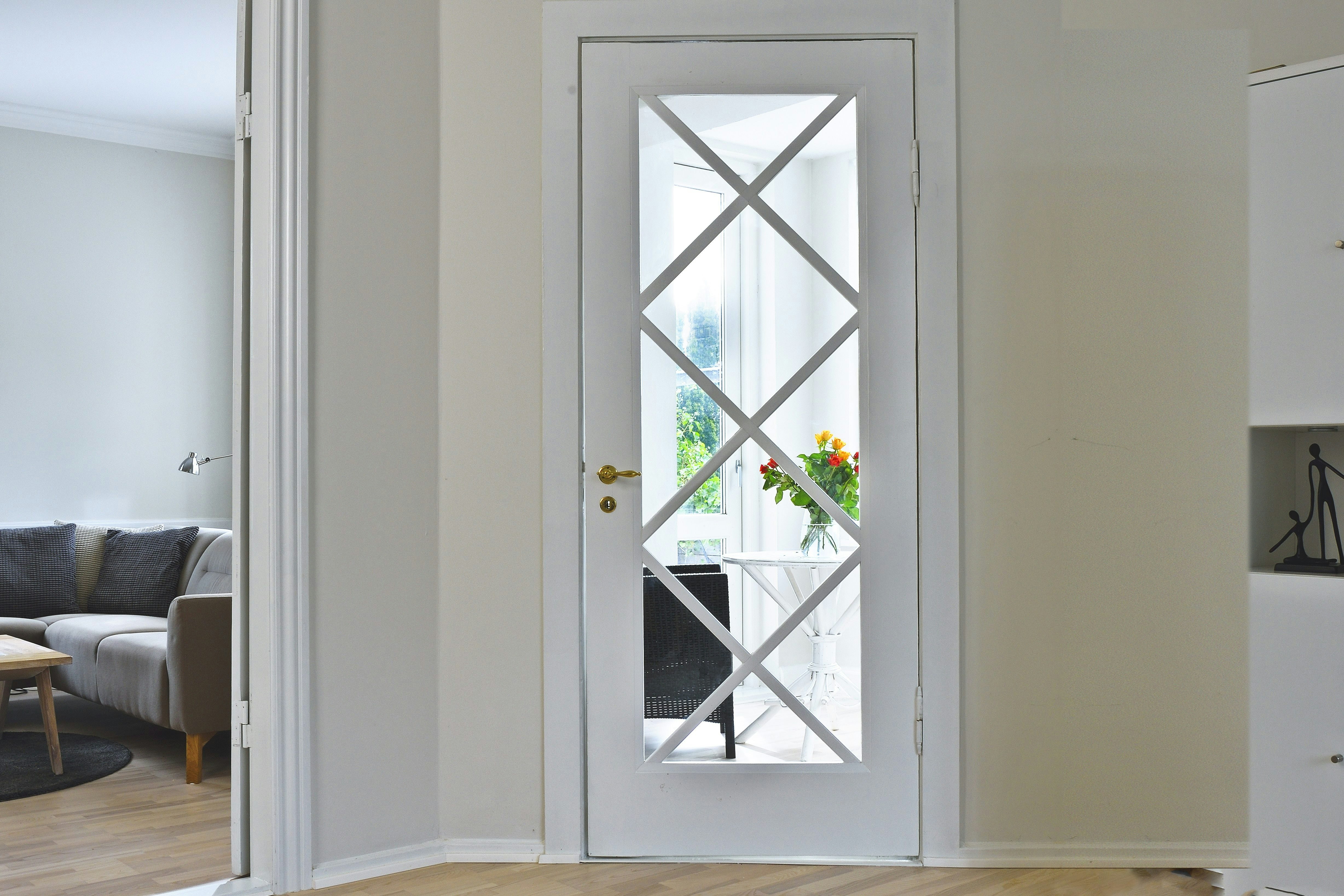 Slik setter du glass i innerdøren | gjoerdetselv.com