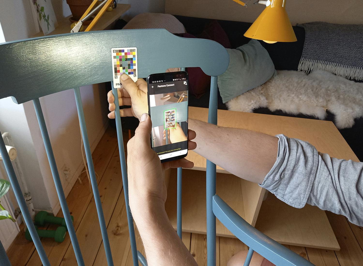 Finn fargekoder med Pantones Colour Match Card | Gjør Det Selv