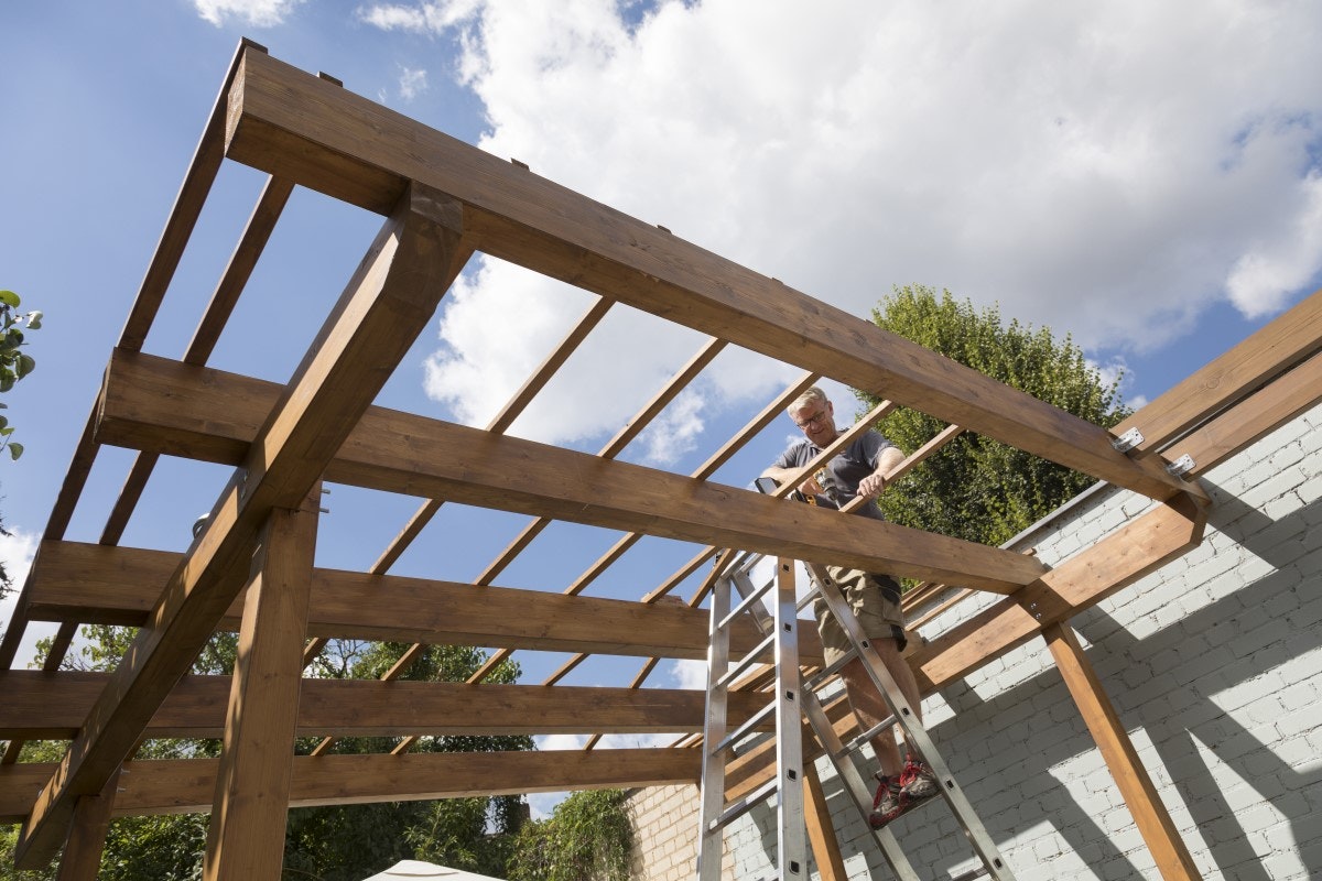 Terassin katos peltikatolla | teeitse.com