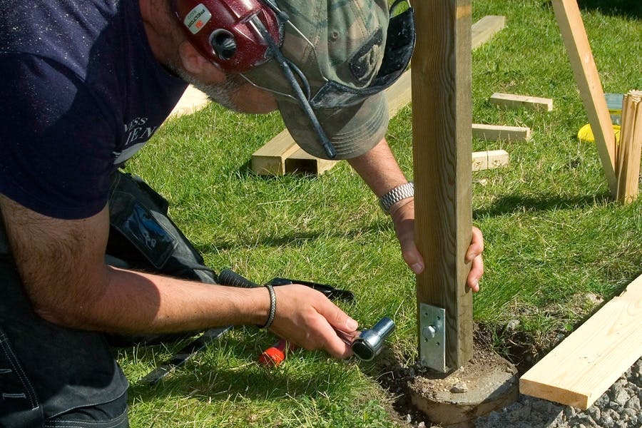 Stolper: Sådan sætter du stærke stolper | Gør Det Selv
