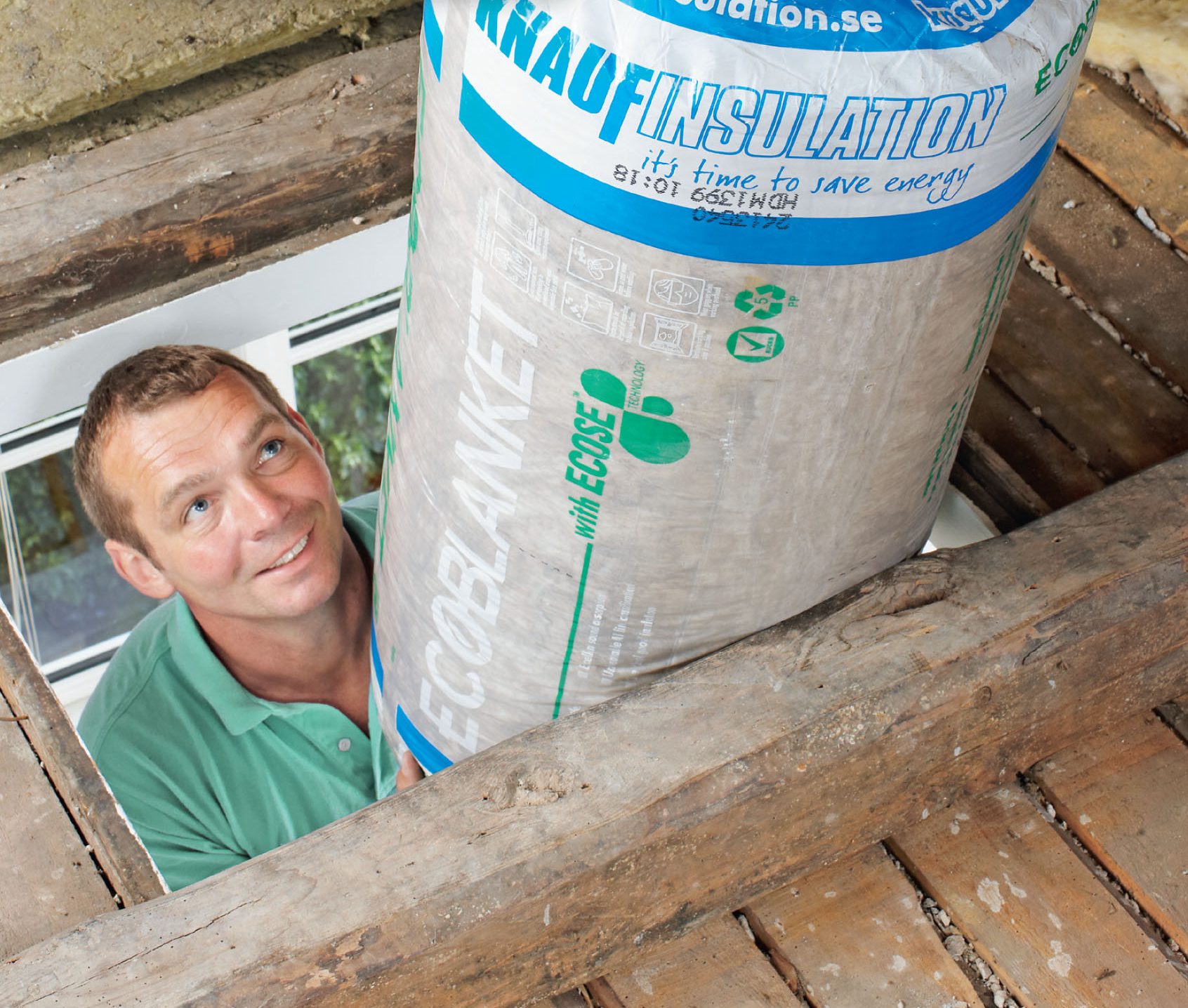 Isoler på loftet - uten å bruke hansker | Gjør Det Selv