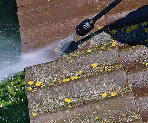 6 tagreparationer du kan klare på en dag | Gør Det Selv