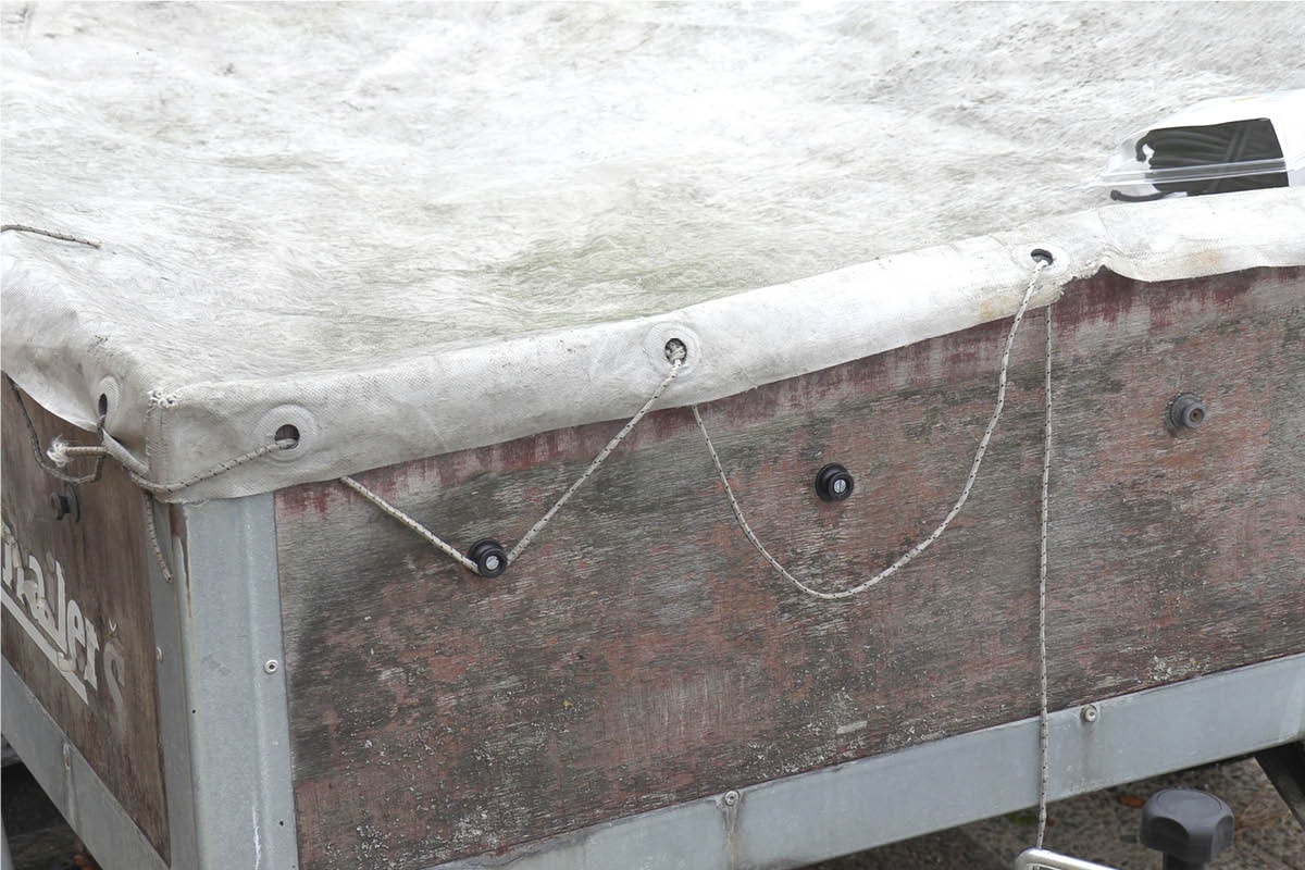 Slap elastik på trailer-pressening | goerdetselv.dk