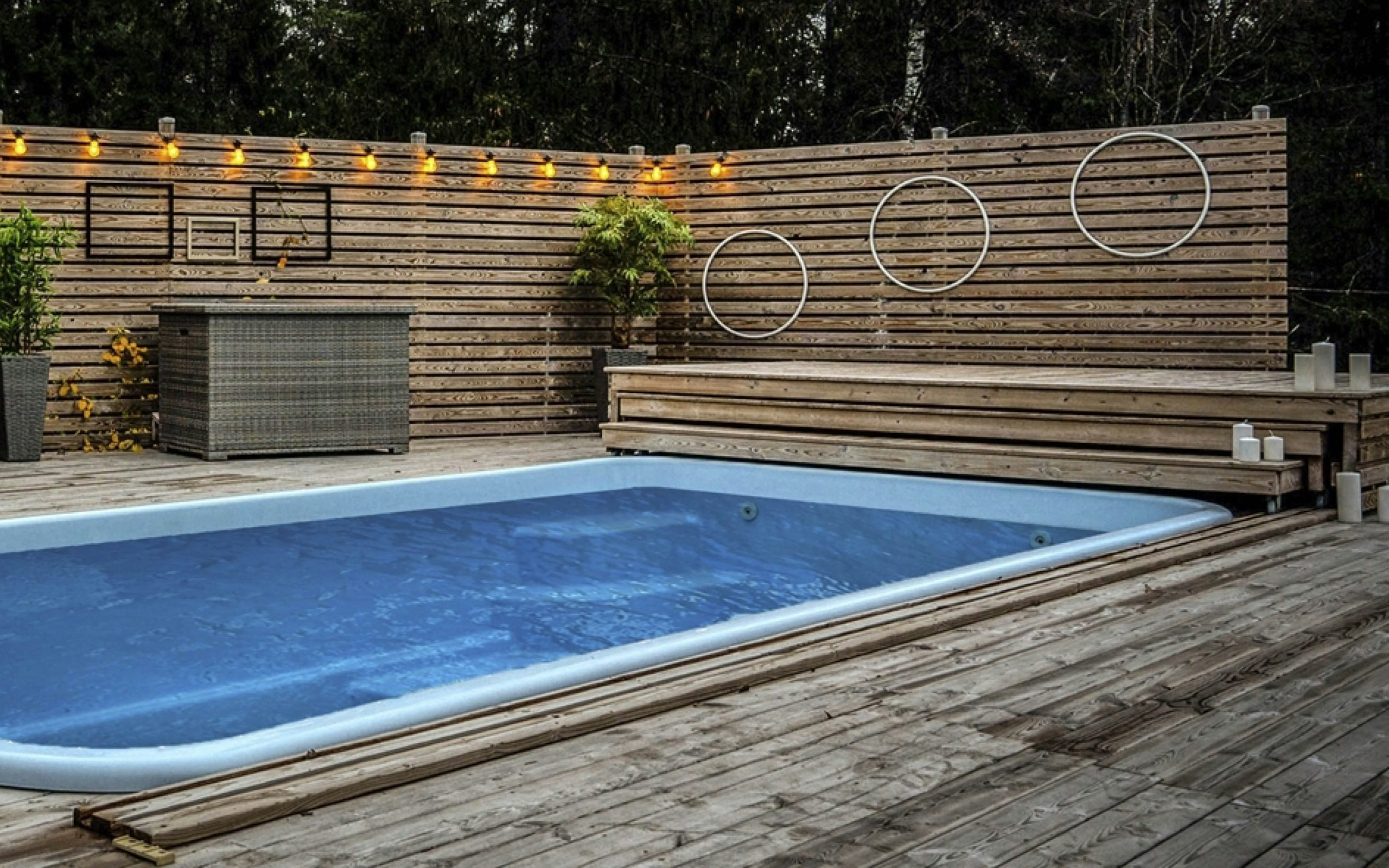 Beskyt poolen med rullende terrasse | goerdetselv.dk
