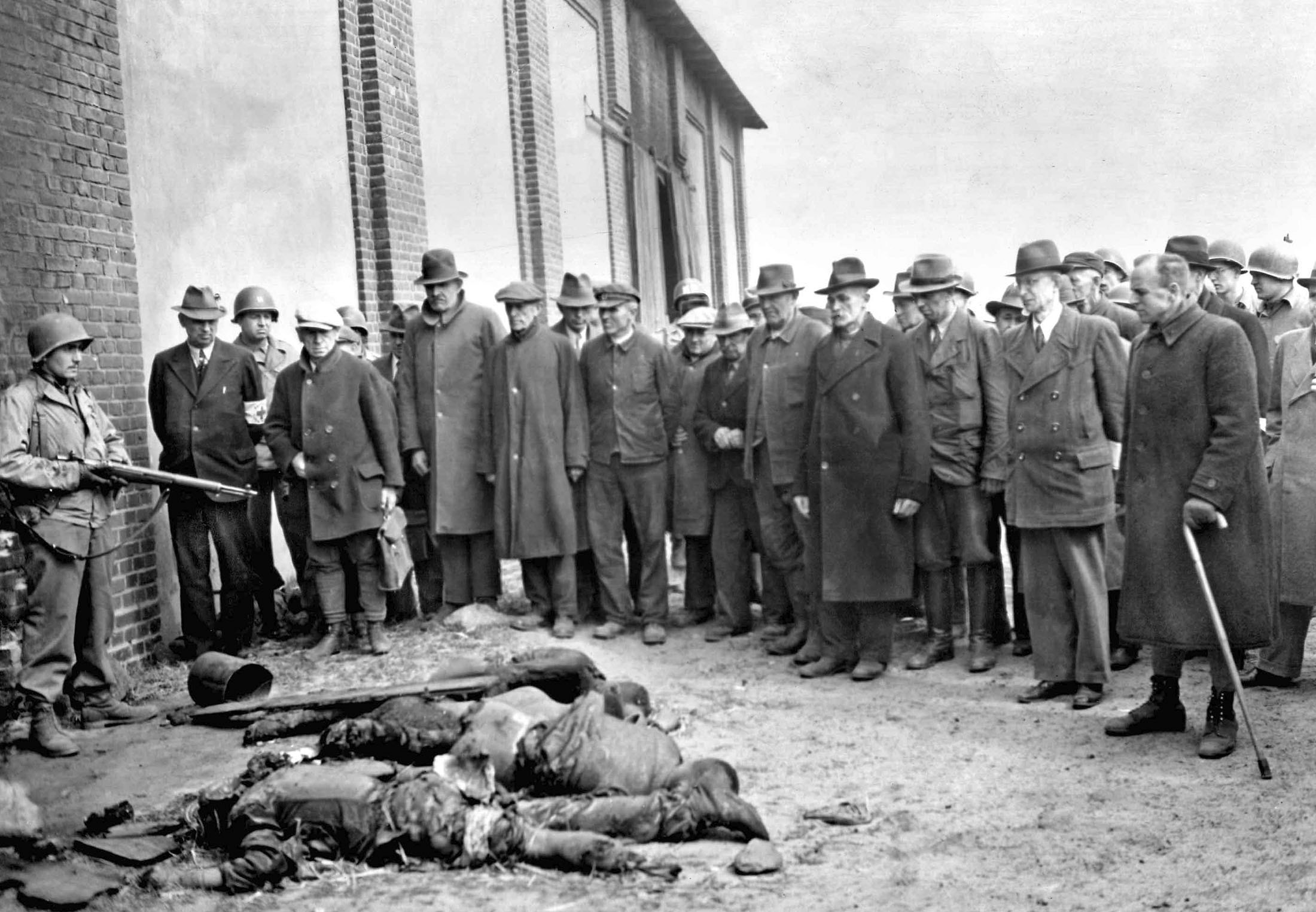 13. april 1945: SS vil slette sporene efter kz-lejre | historienet.dk