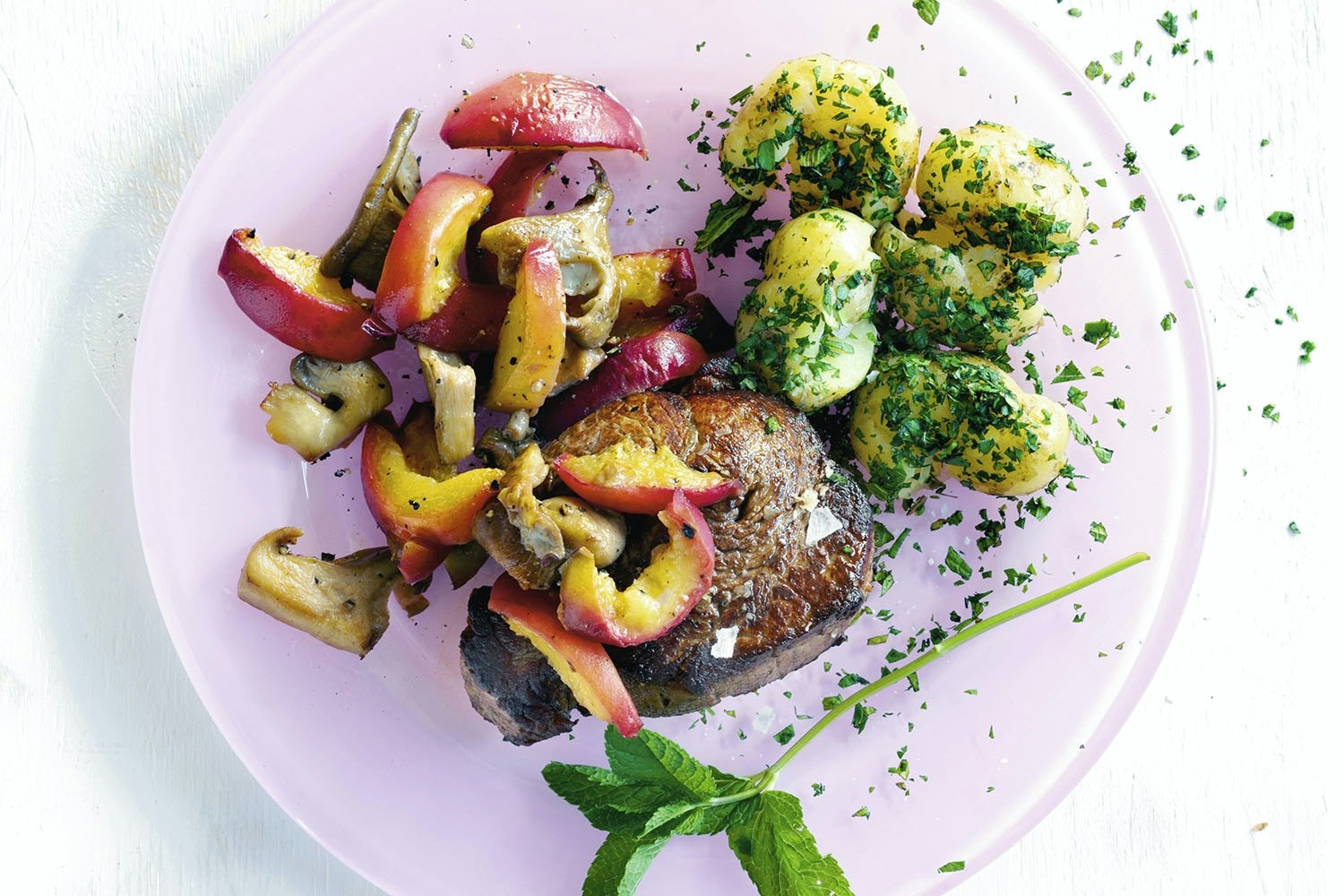 Kalvstek med persika, ostronskivling och potatis | iform.se