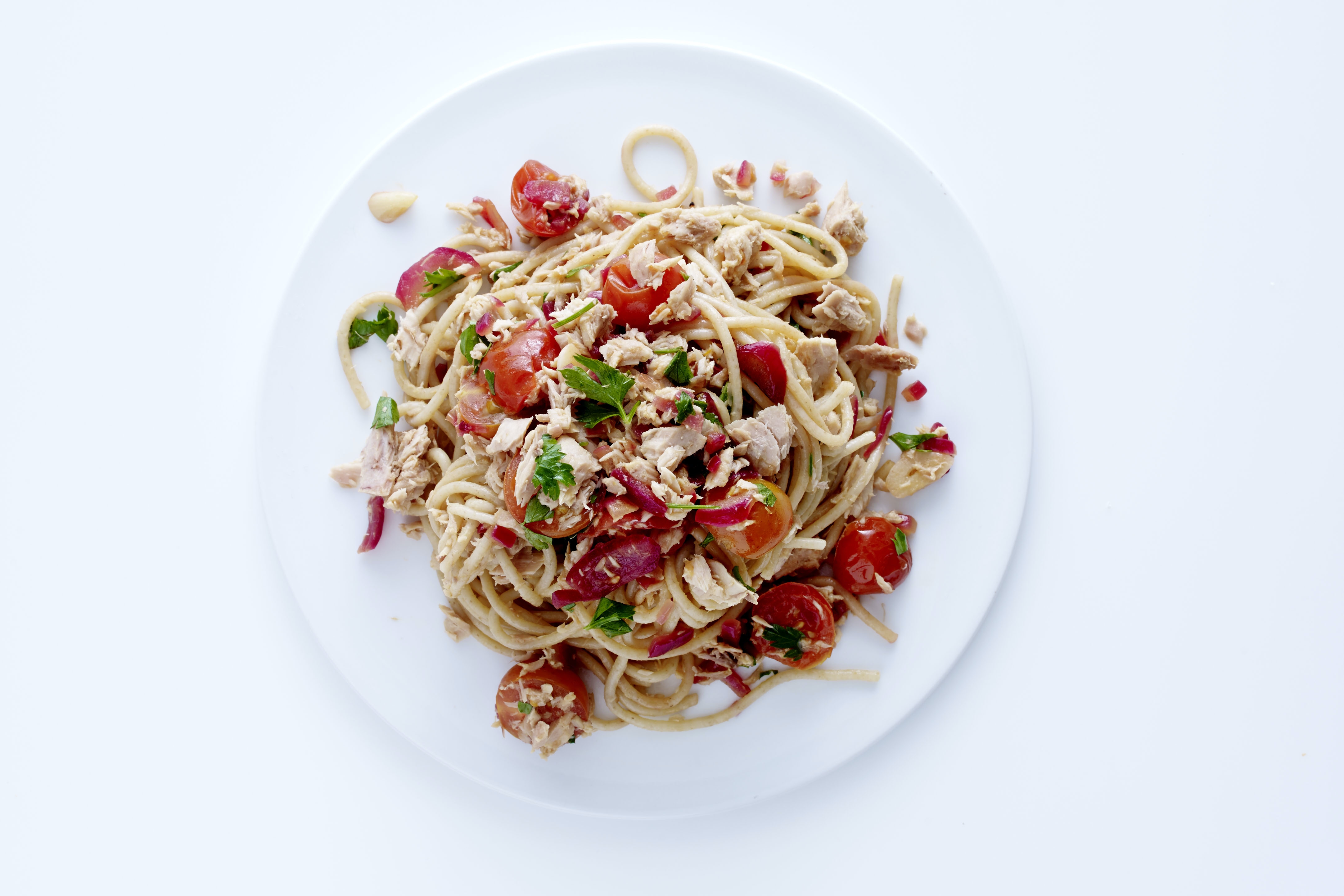 Spaghetti med tonfisk, tomater och rödlök | I FORM