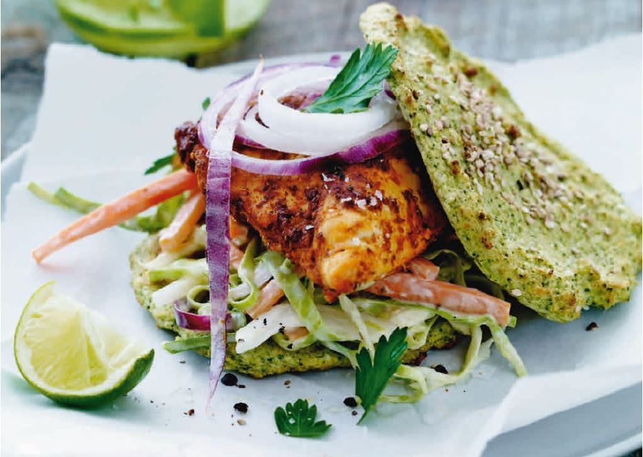 Kyllingburger med coleslaw og brokkolibrød | I FORM