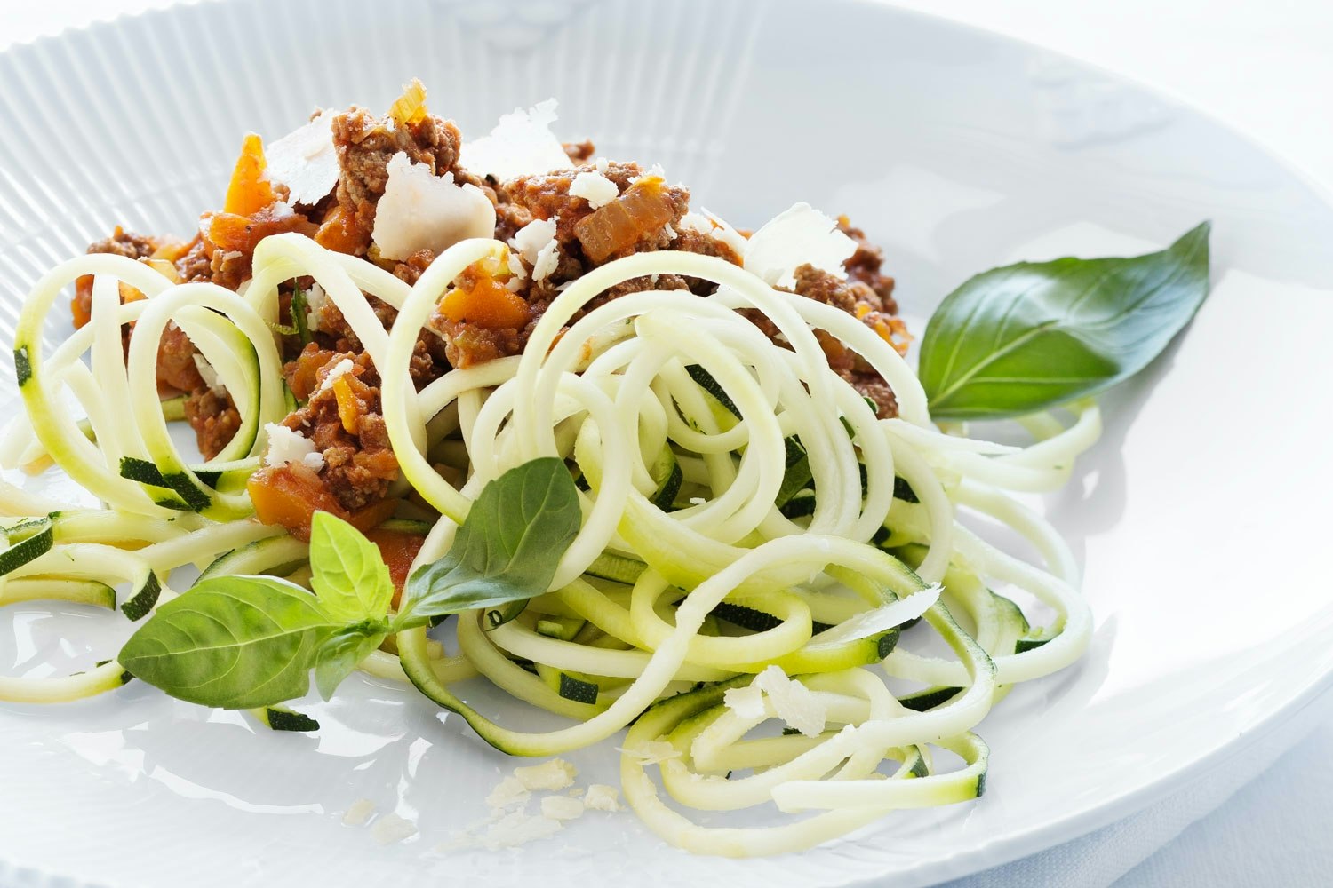 Zucchini bolognese med morot, bladselleri, lök, tomat, parmesan och ...
