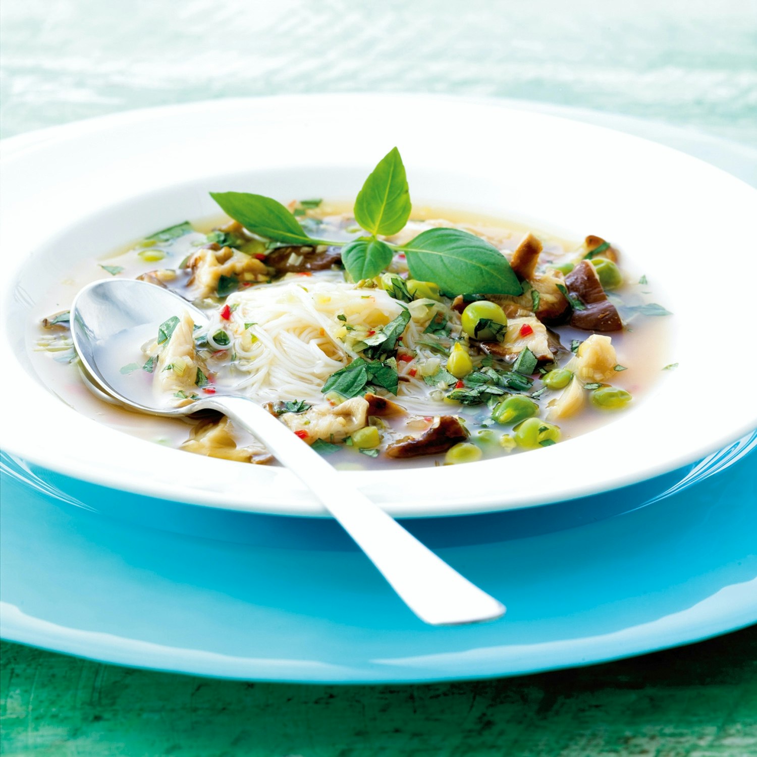 Asiatisk soppsuppe med chili og erter | iform.nu