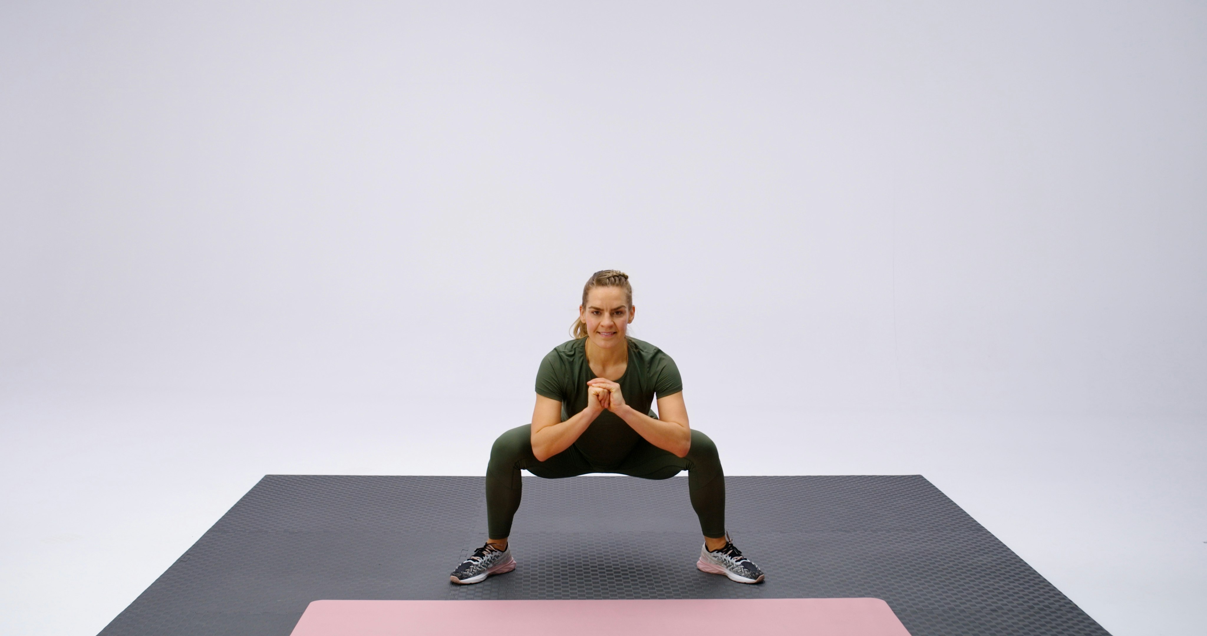 Sumo squat – så här gör du squat-övningen (video) | I FORM