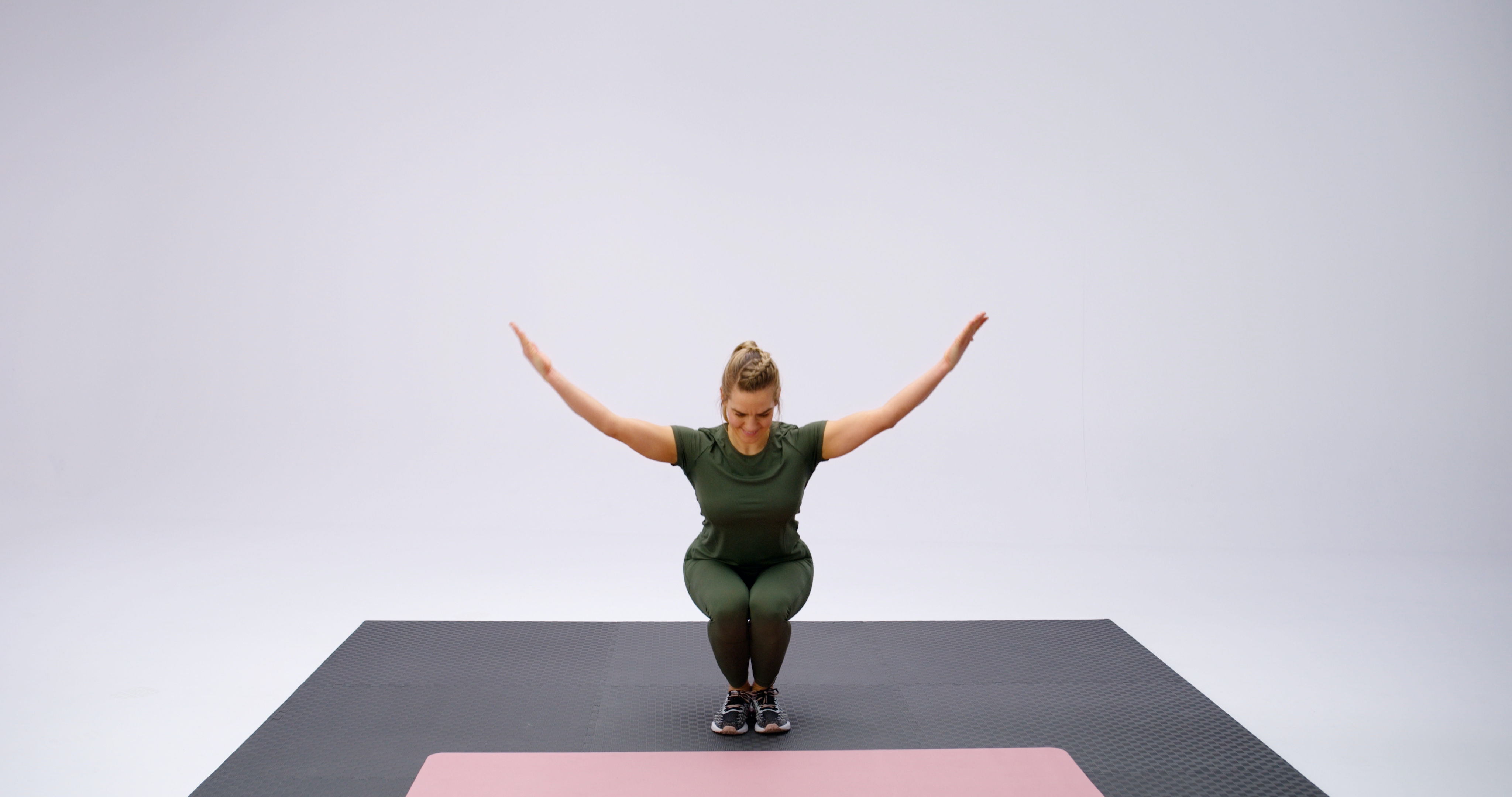 Chair pose squat – sådan laver du squat-øvelsen (video) | I FORM