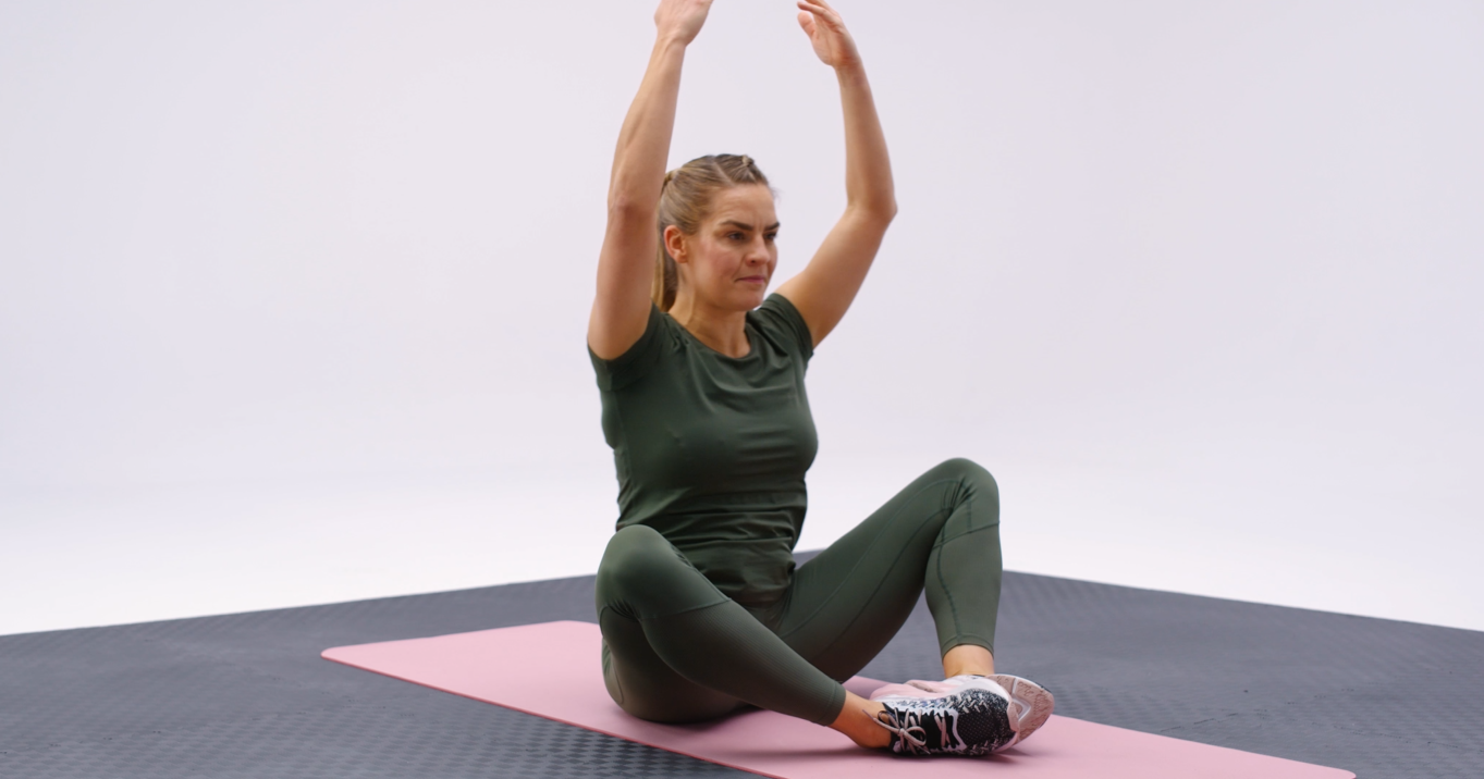 Frog sit-up – så gör du magrörelsen (video) | I FORM