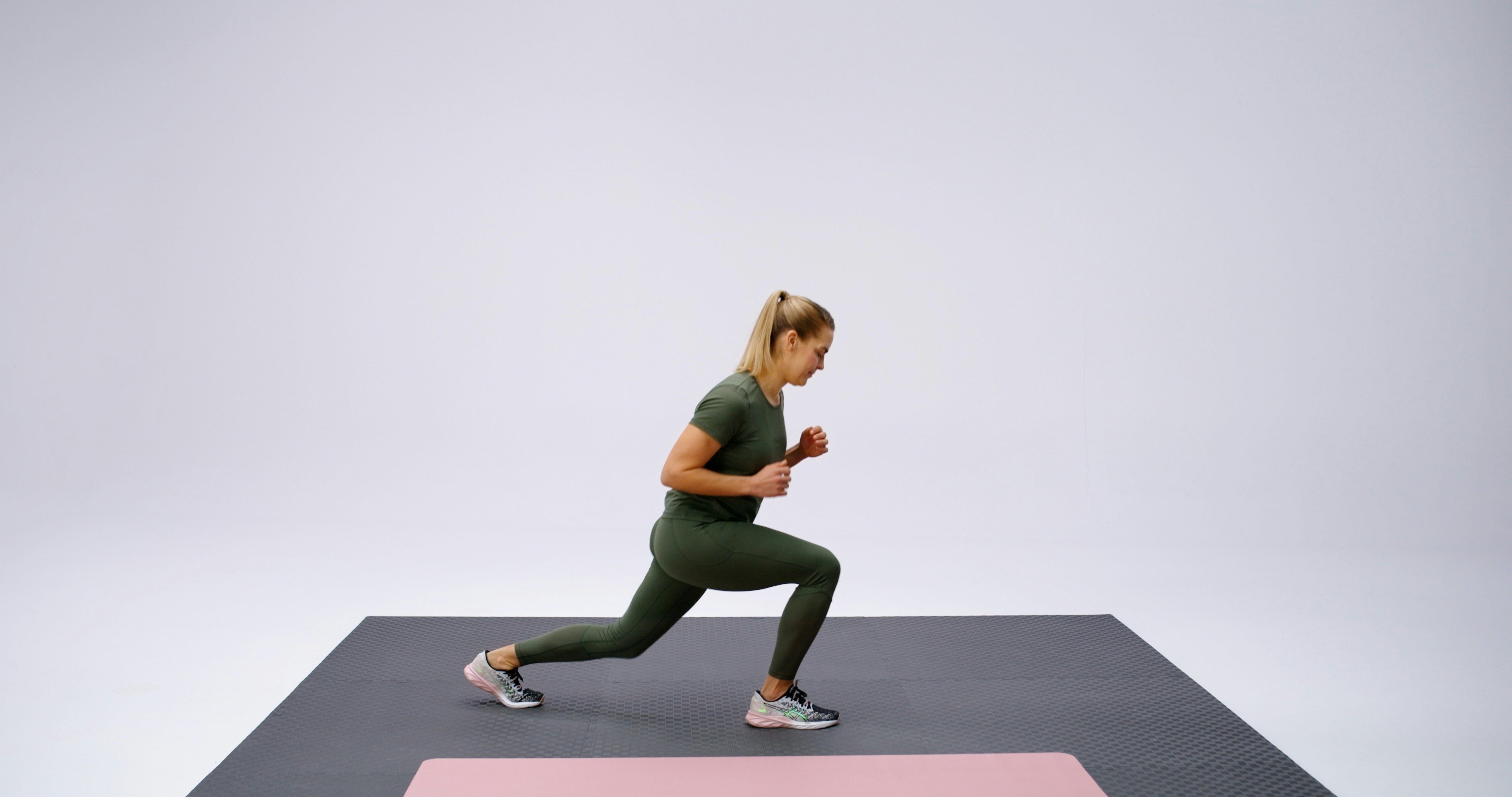 Hoppende utfall – slik gjør du beinøvelsen | I FORM