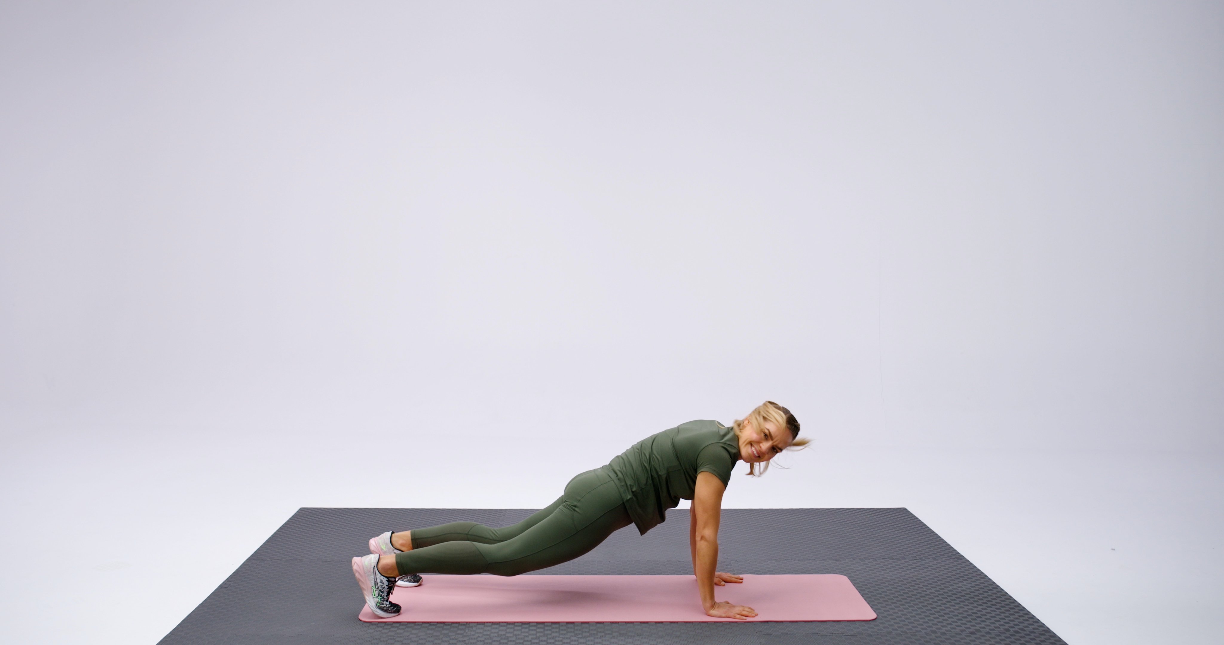 Sprawls – sådan laver du konditionsøvelsen (video) | I FORM