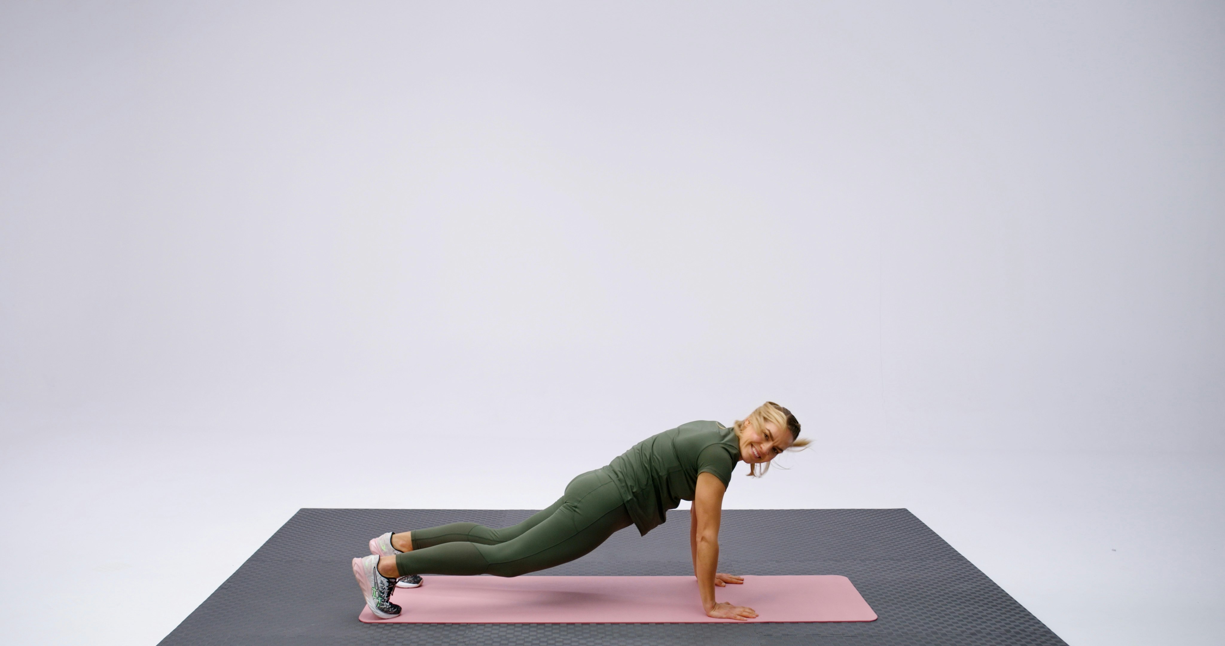 Sprawls – sådan laver du konditionsøvelsen (video) | I FORM