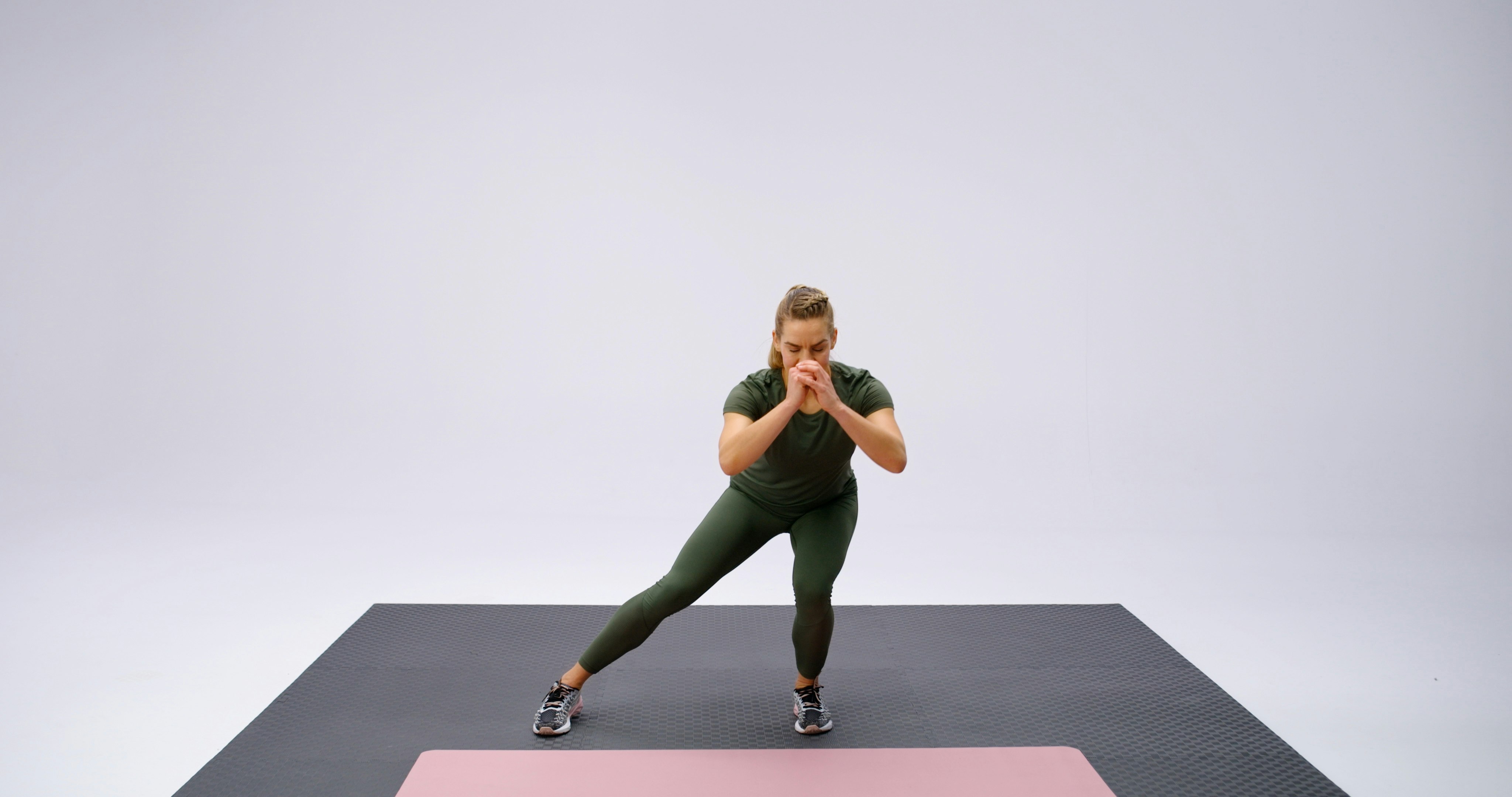 Squat med slide – så här gör du squatövningen (video) | iform.se