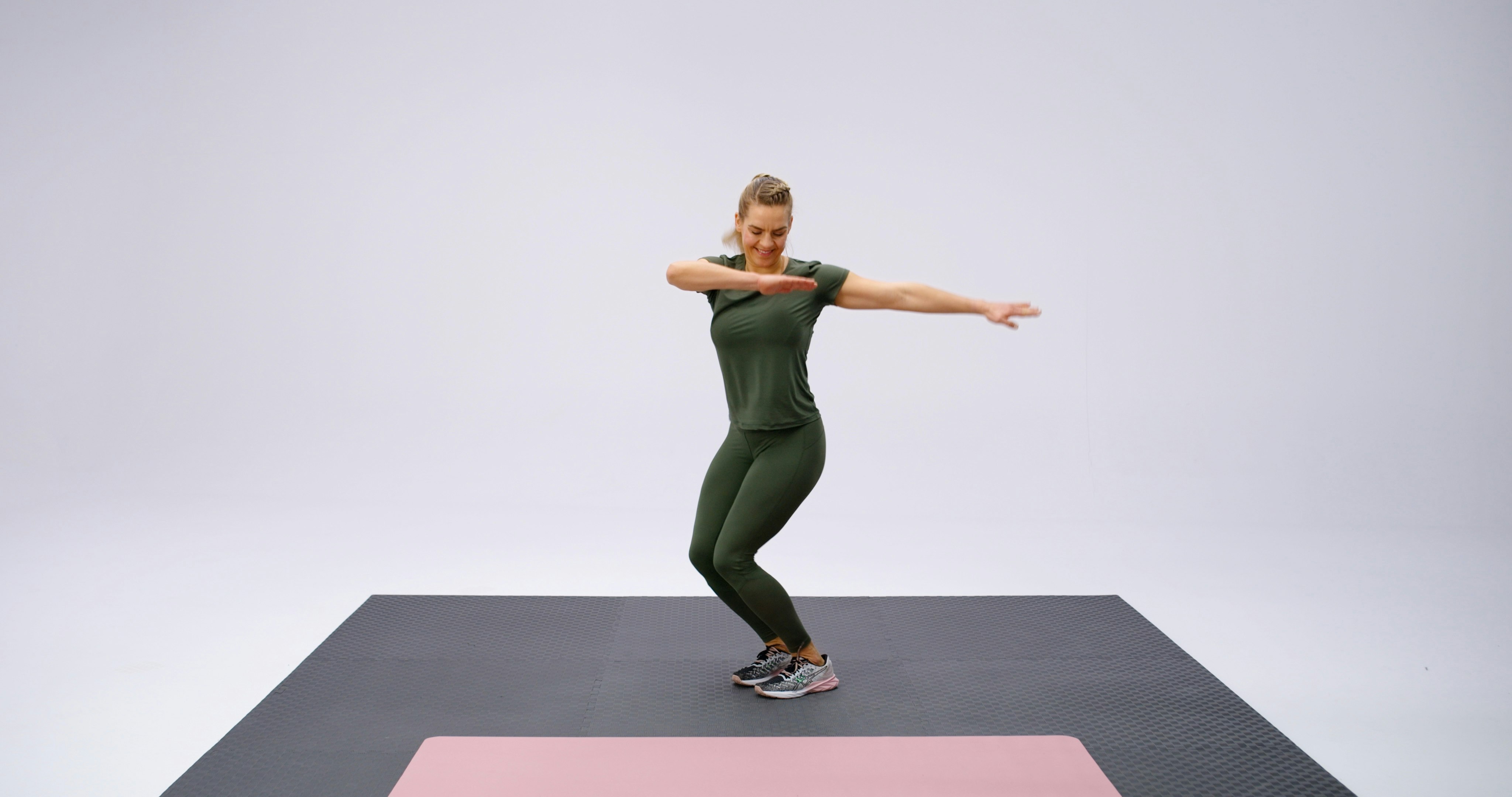 Twist jump – sådan laver du konditionsøvelsen (video) | iform.dk