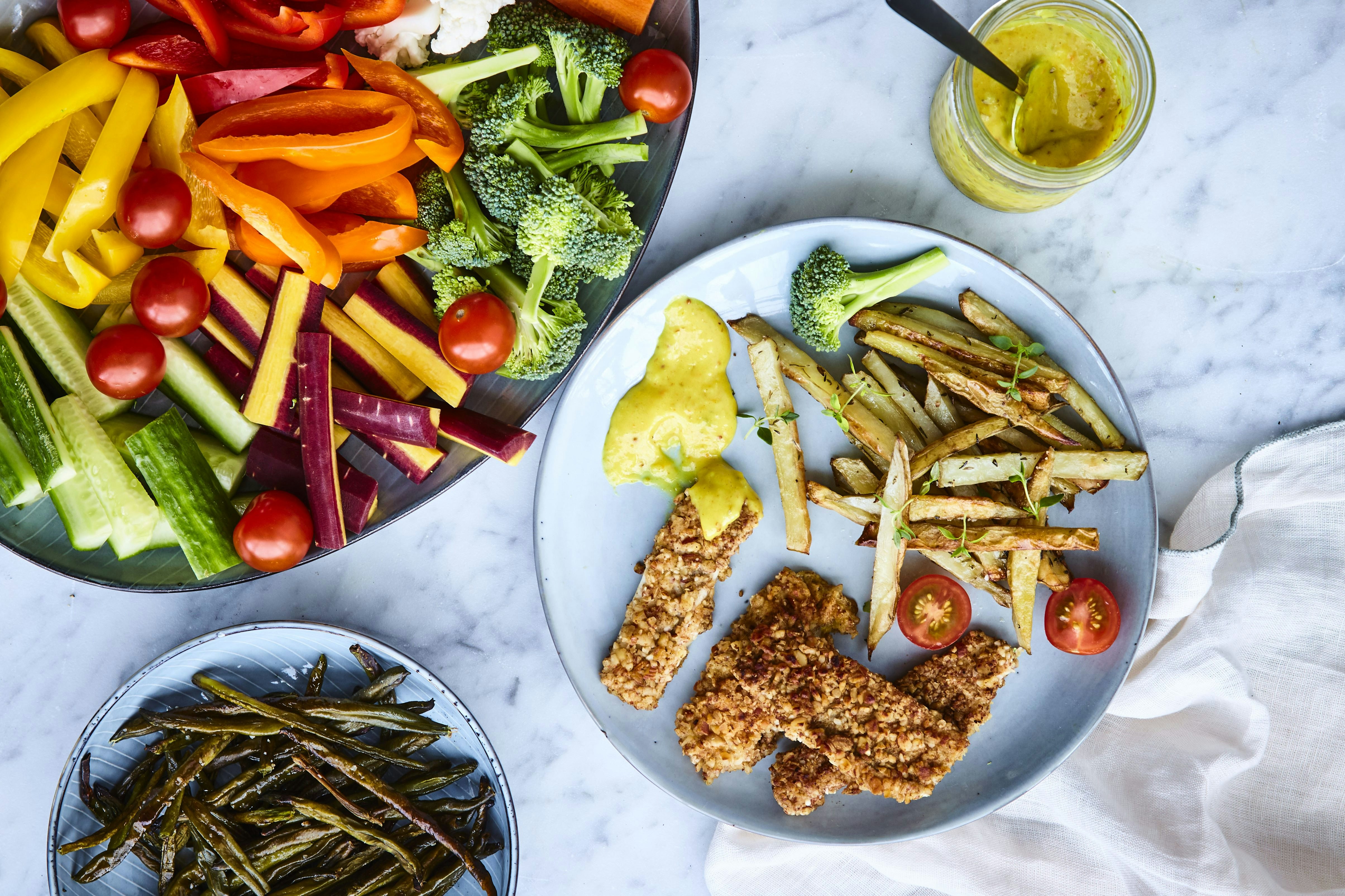 Fiskpinnar med pommes och plockgrönsaker (recept) | iform.se