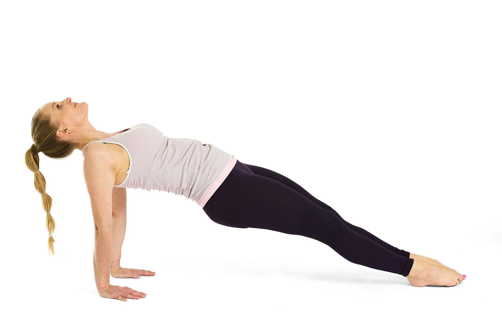 Omvendt planke – slik gjør du yogaøvelsen | iform.nu