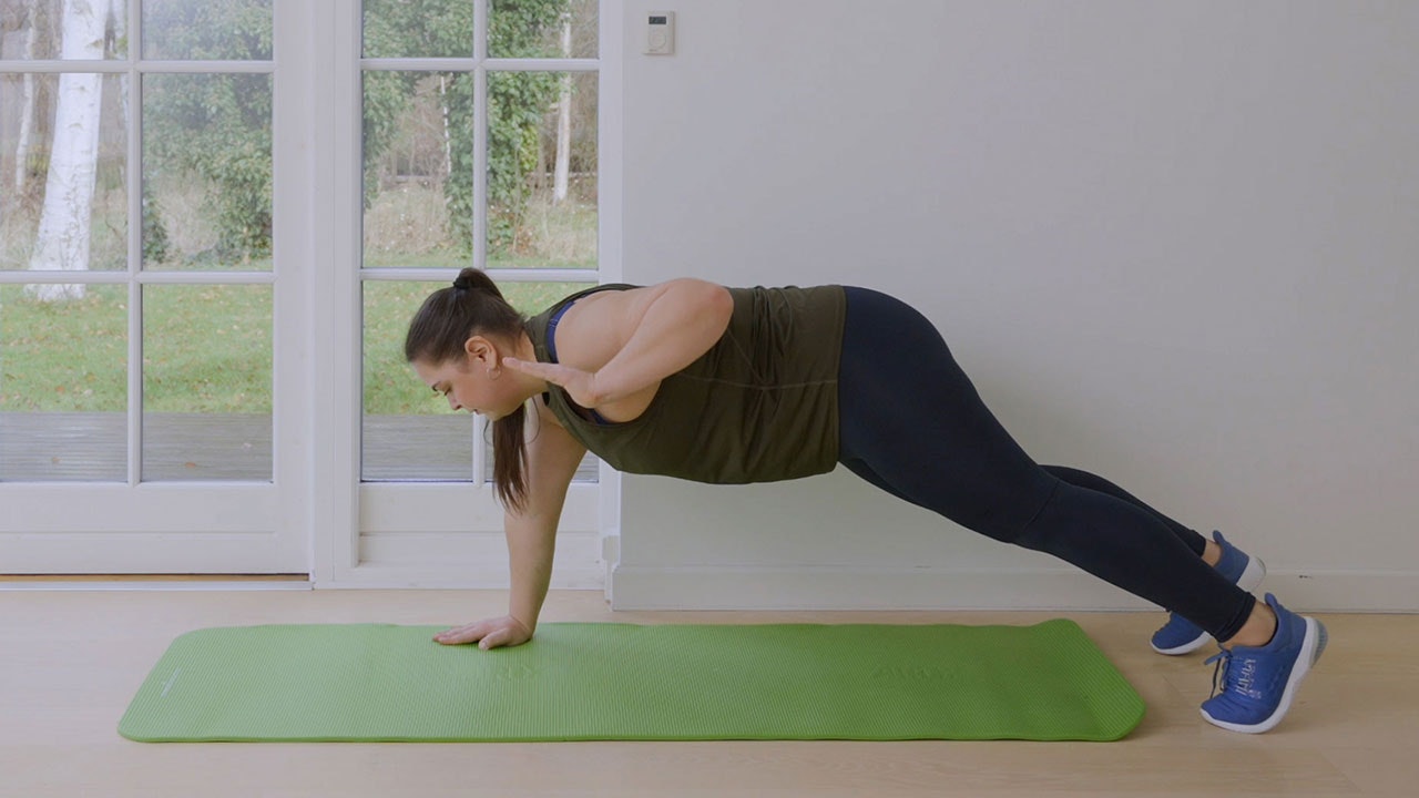 Planke row – plus size-træning på video | iform.dk