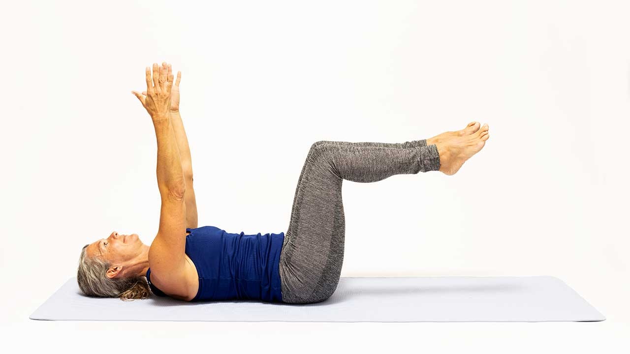 Dead bug – sådan laver du øvelsen (video) | iform.dk