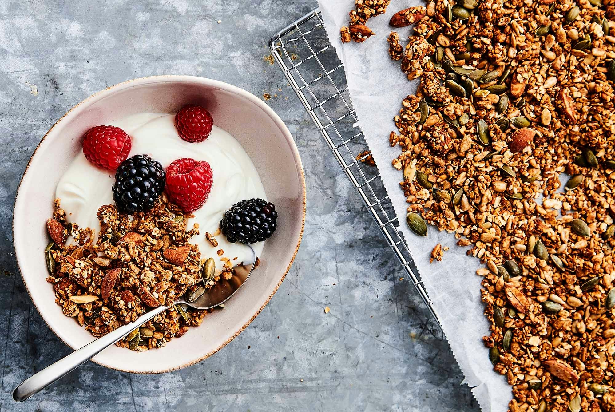 Hemgjord granola - få ett enkelt och gott recept här | iform.se